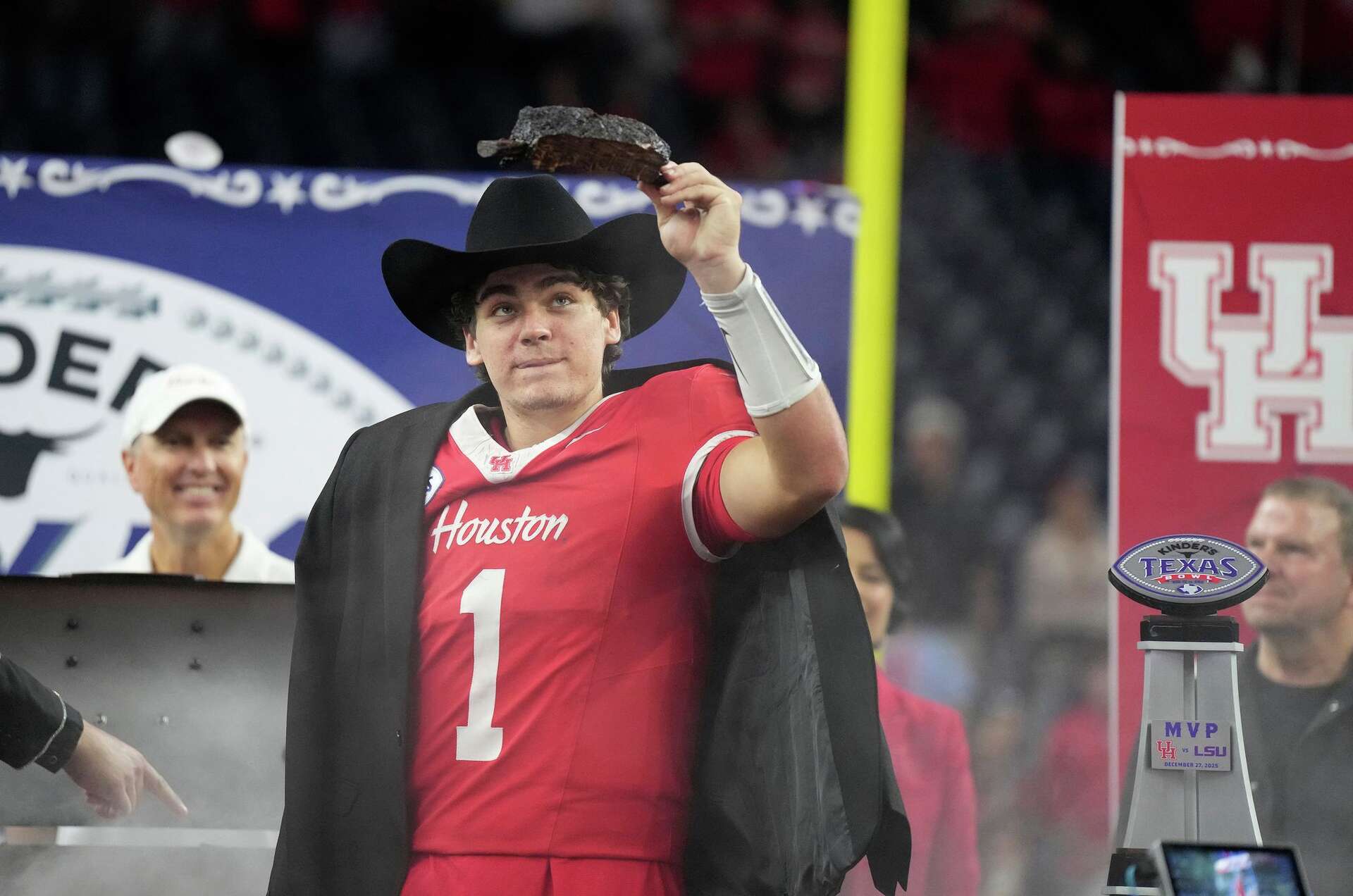 Weigman throws 4 touchdown passes as Houston beats LSU 38-35 in Texas Bowl