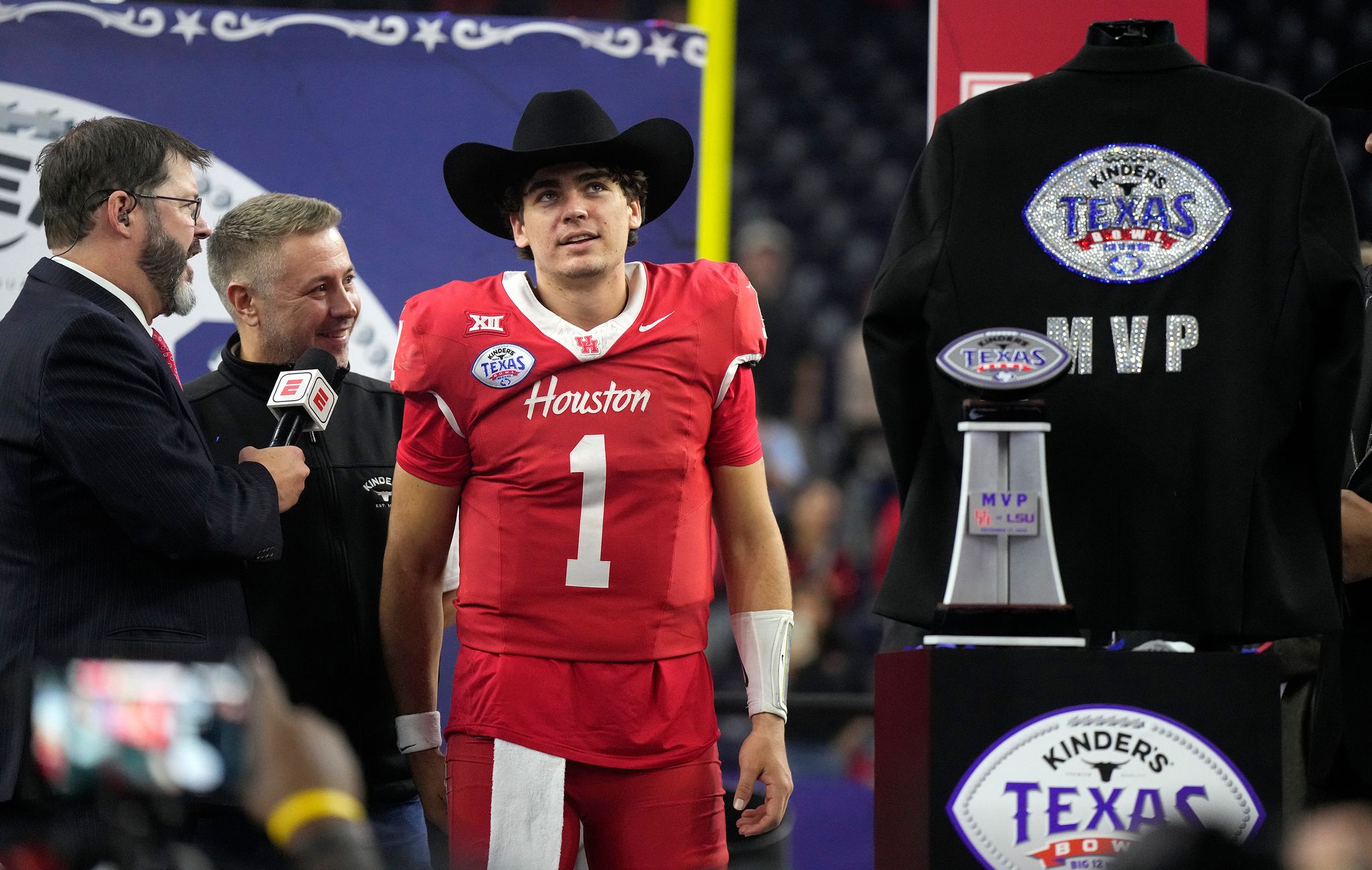 Weigman throws 4 touchdown passes as Houston beats LSU 38-35 in Texas Bowl