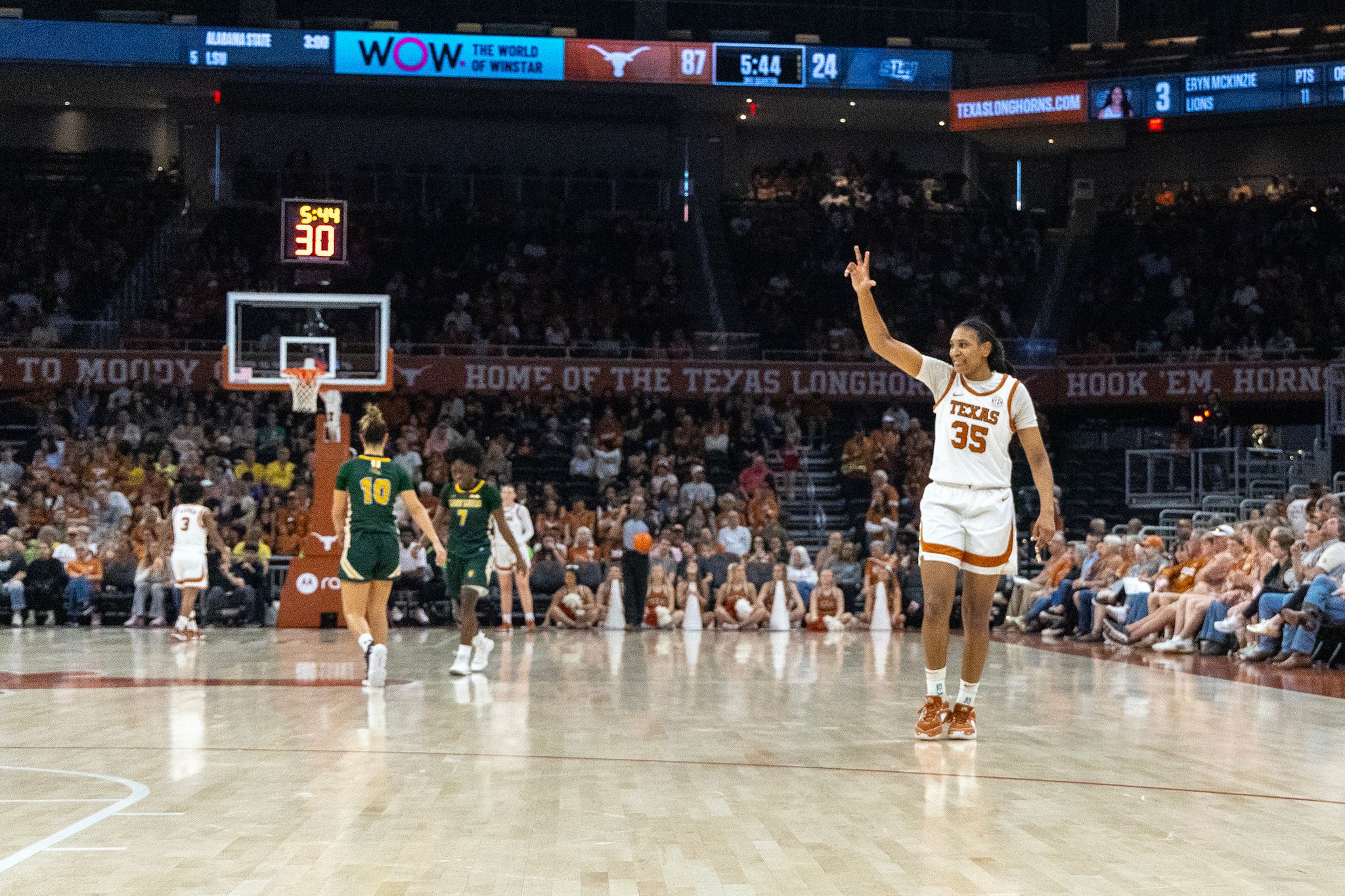 Kyla Oldacre and Madison Booker lead No. 2 Texas over Southeastern ...