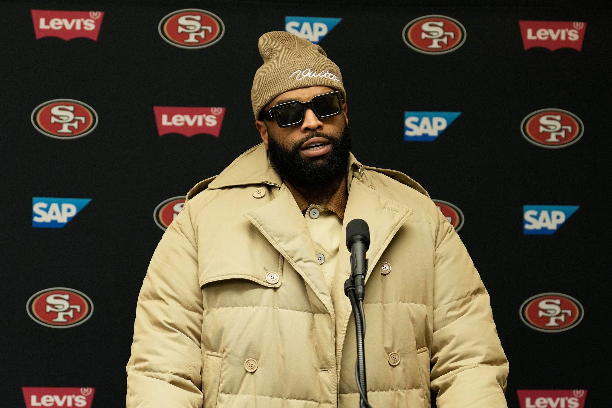 49ers' Trent Williams exits with hamstring injury on first play vs. Bears