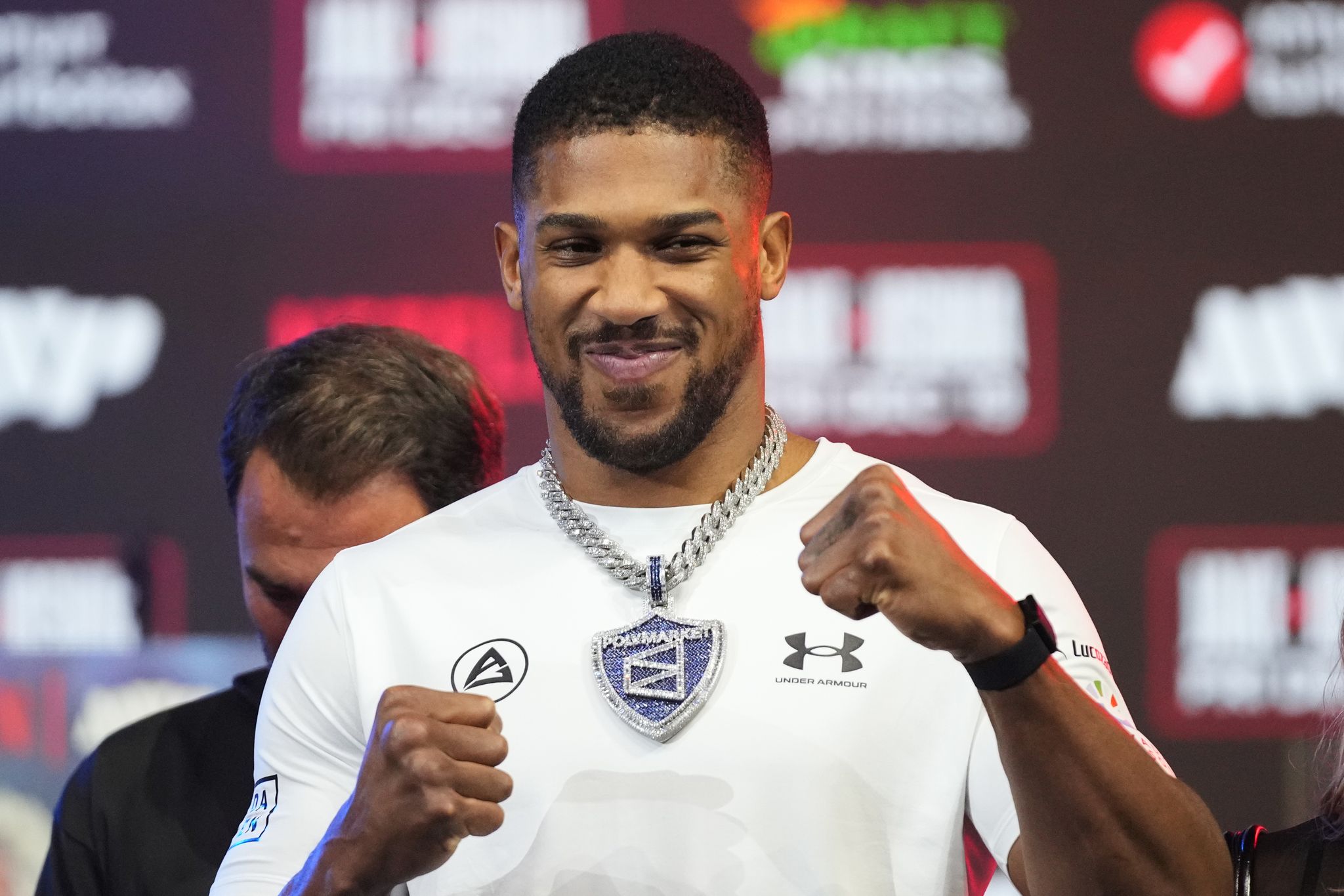 Anthony Joshua regresa al Reino Unido tras accidente mortal en Nigeria