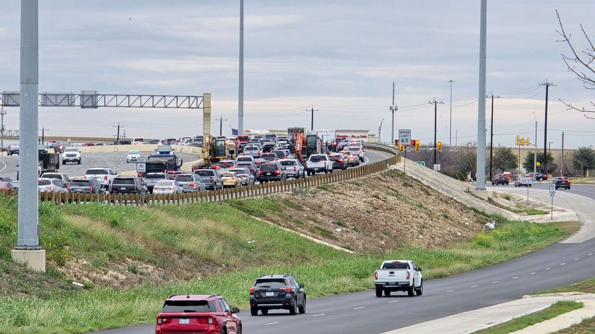 TxDOT: Crash shuts down part of San Antonio highway