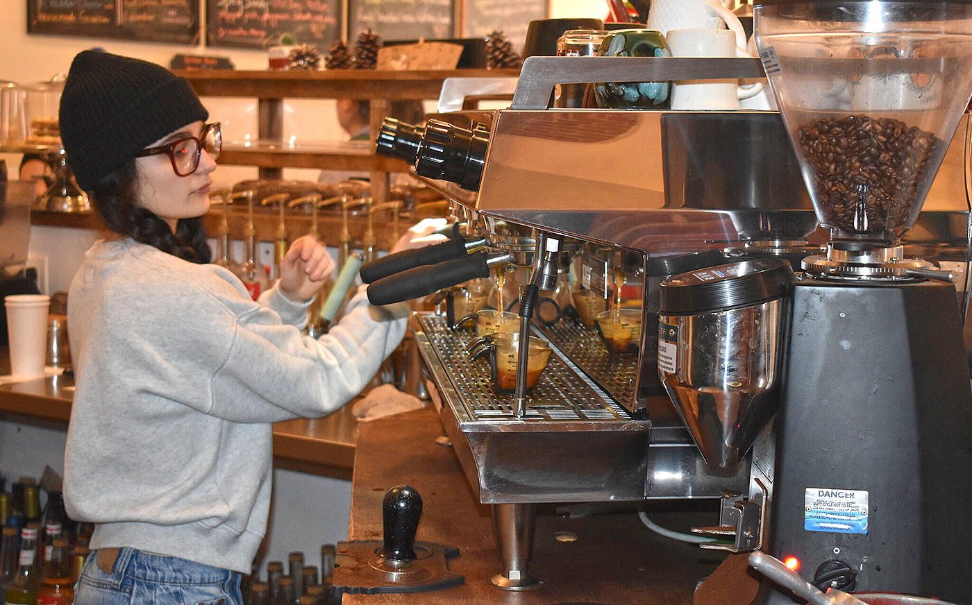 SGA scores 39 as Thunder win 140-129 to hand short-handed Hawks their ...