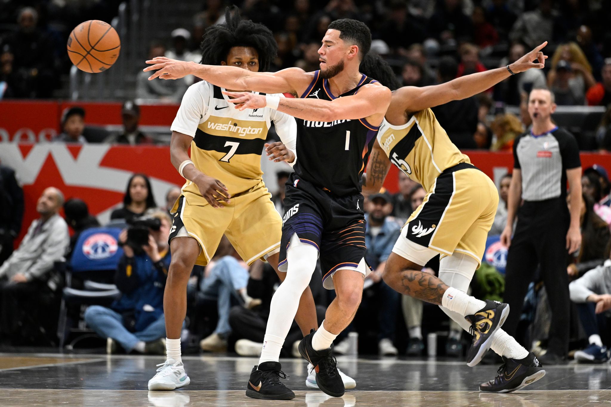 Brooks, Gillespie lead streaking Suns past improving Wizards, 115-101