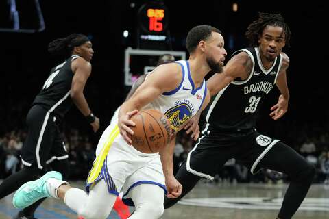 Curry y Butler lideran a los Warriors en victoria 120-107 sobre los Nets