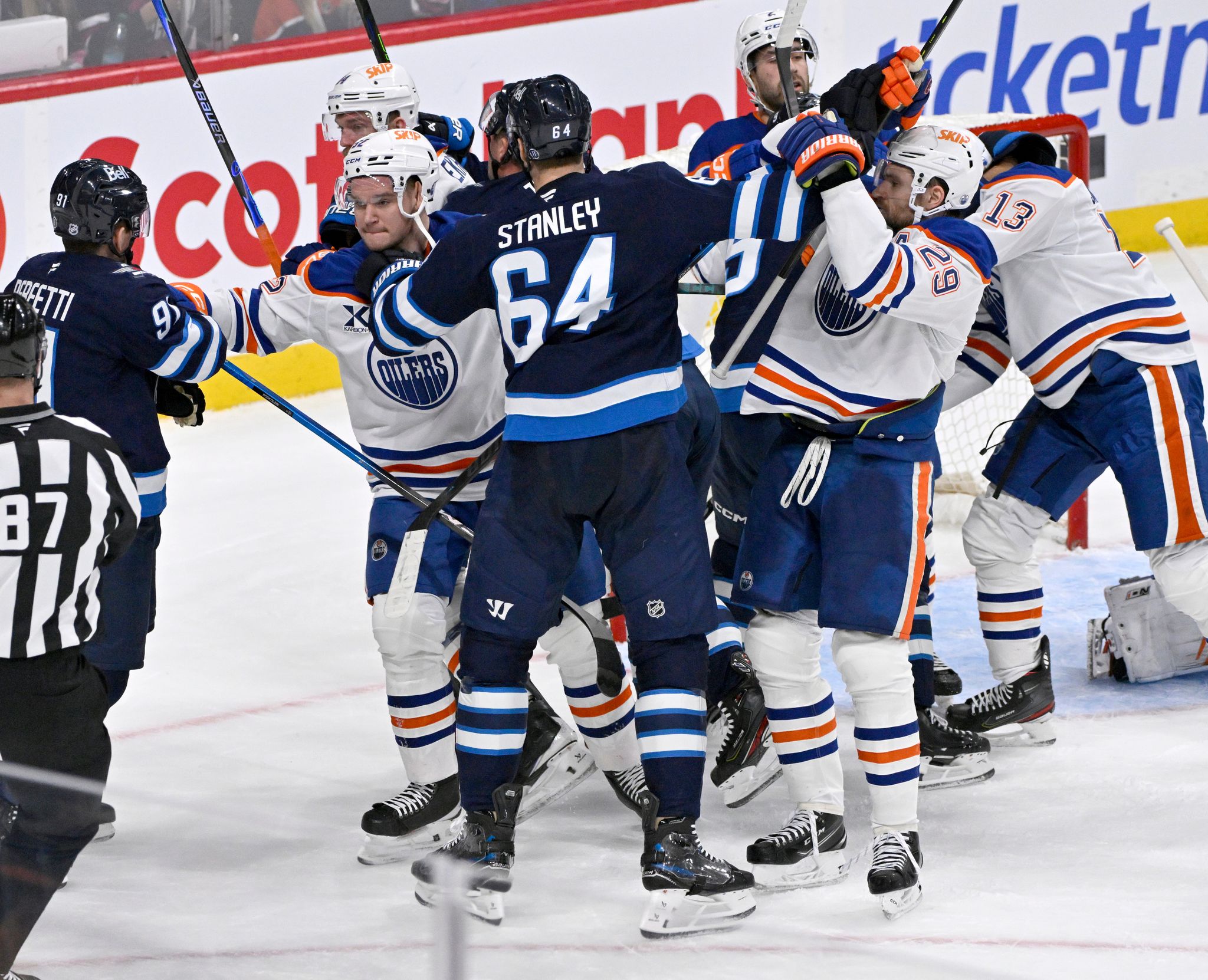 Calvin Pickard makes 41 saves in the Oilers' 3-1 win over the Jets