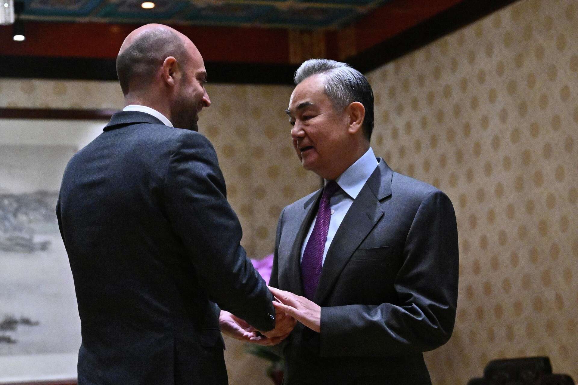 China's top diplomat blasts US arms sale to Taiwan as military drills ...