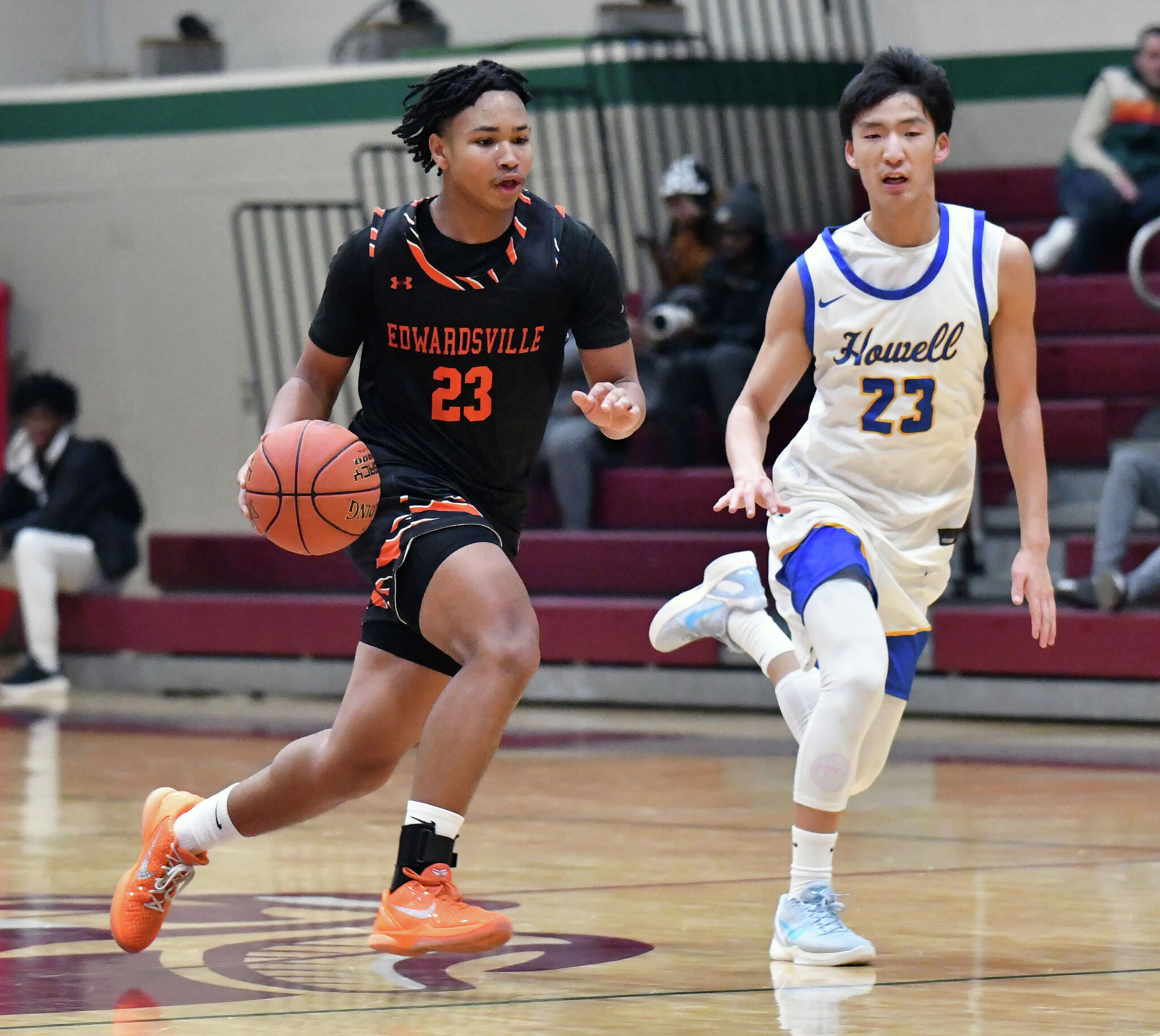 EHS boys basketball in third game at MICDS Tournament