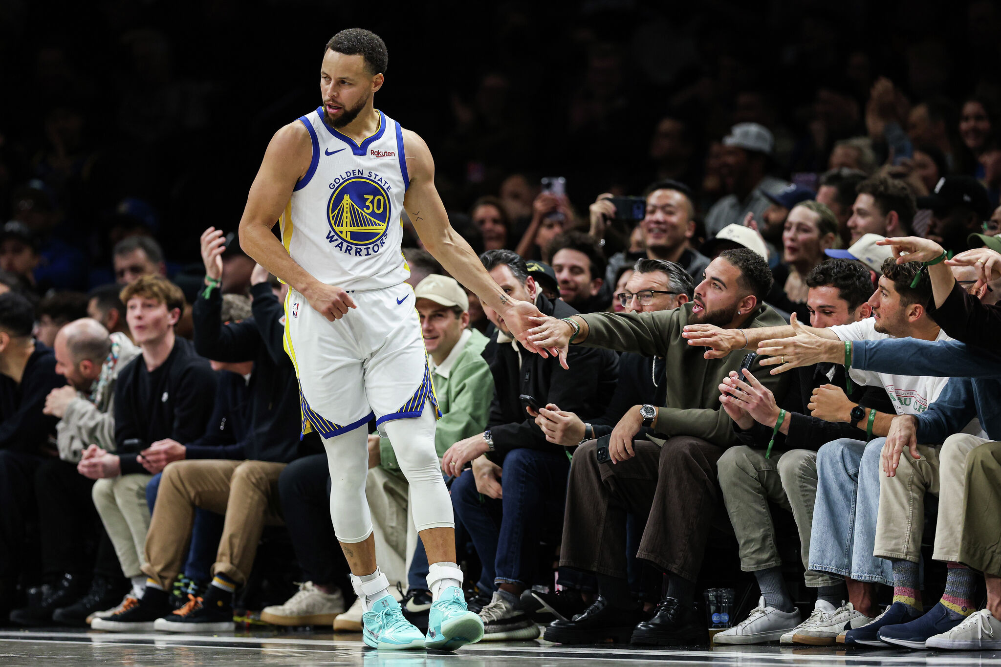 Watch Warriors’ Steph Curry closely, and see what you’ve been missing