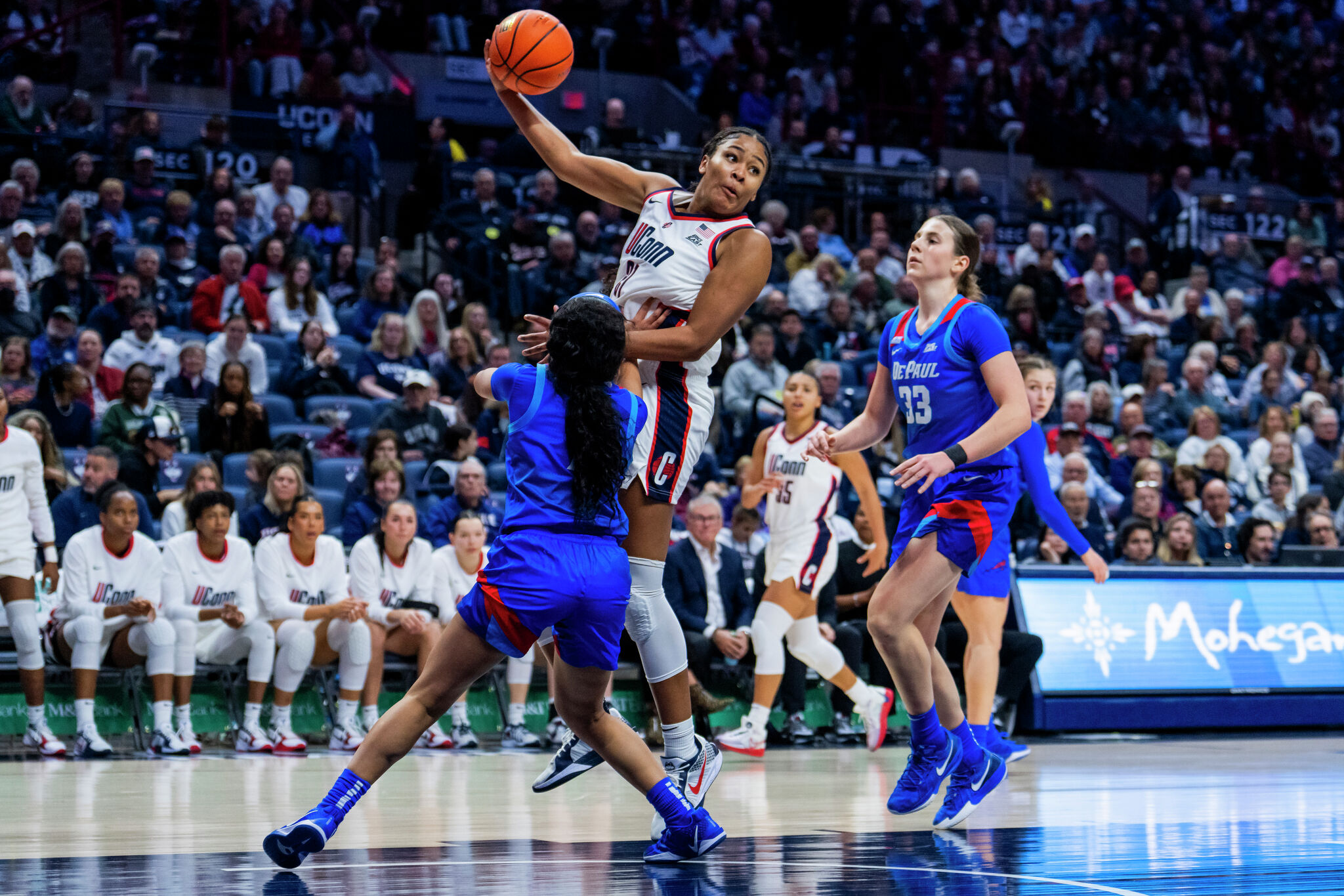 UConn's Sarah Strong best passing big that Rebecca Lobo has seen