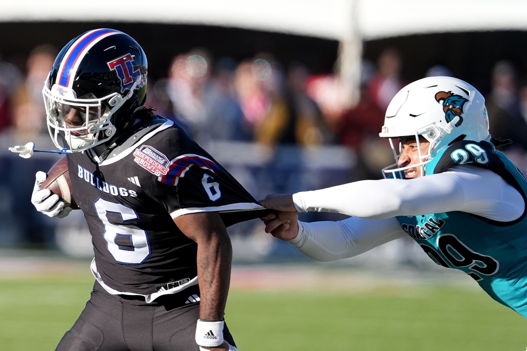 Louisiana Tech anota 17 en el último cuarto y vence 23-14 a Coastal ...