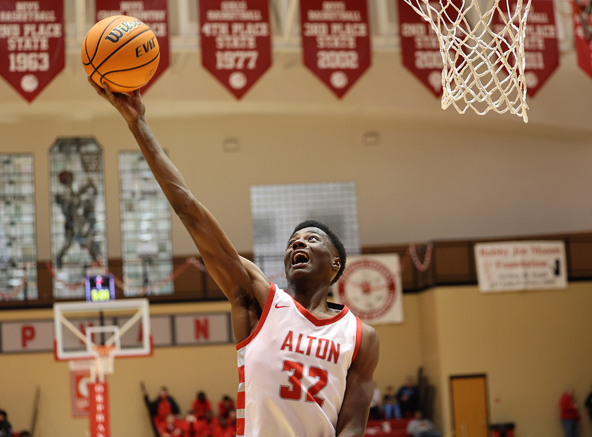 Estrella del Real Madrid Kylian Mbappé, fuera por lesión de rodilla