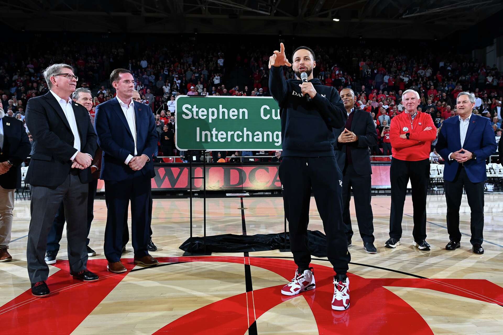 Warriors’ Steph Curry gets N.C. off-ramp near Davidson named for him