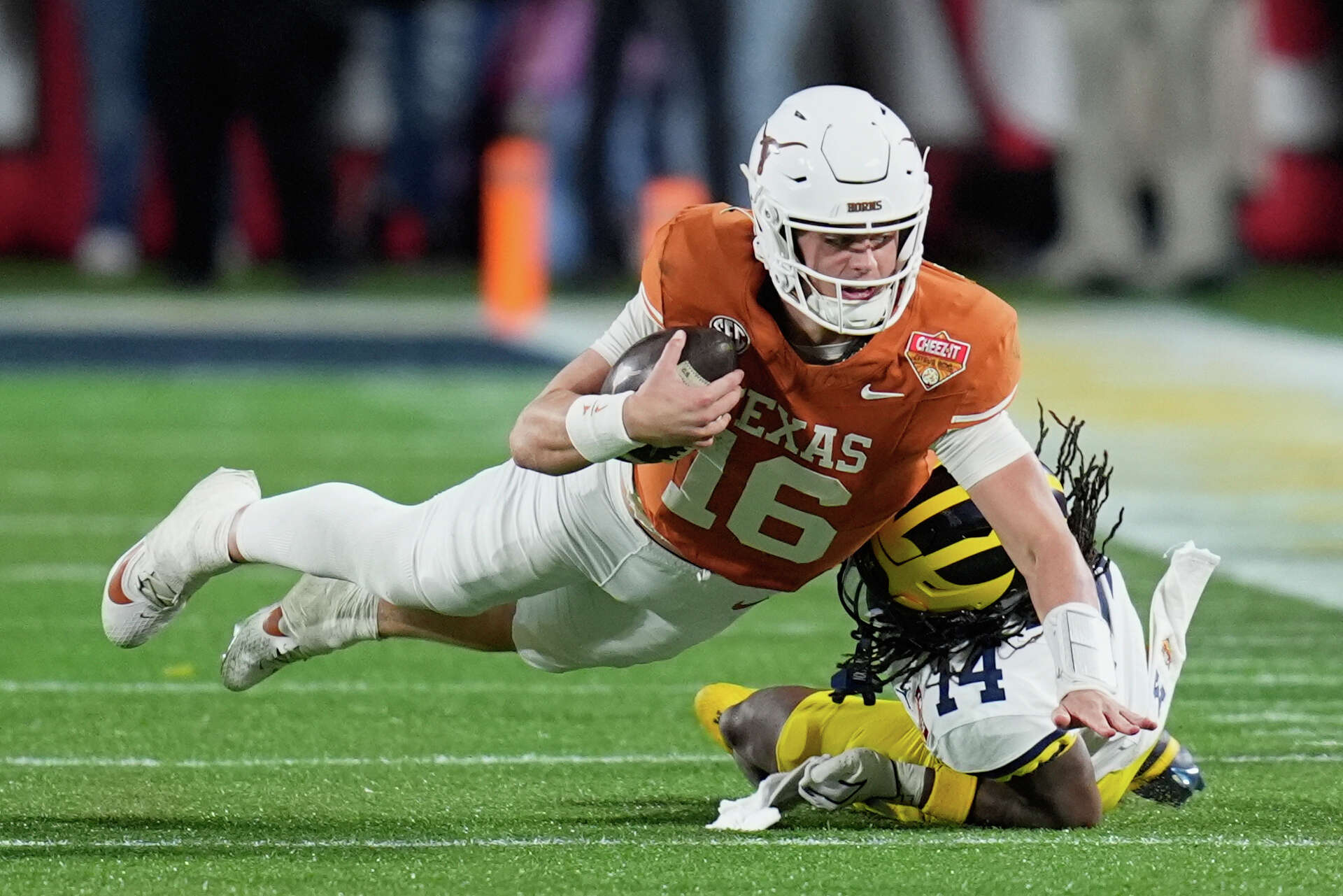 Arch Manning throws, runs to lift Texas to Citrus Bowl victory