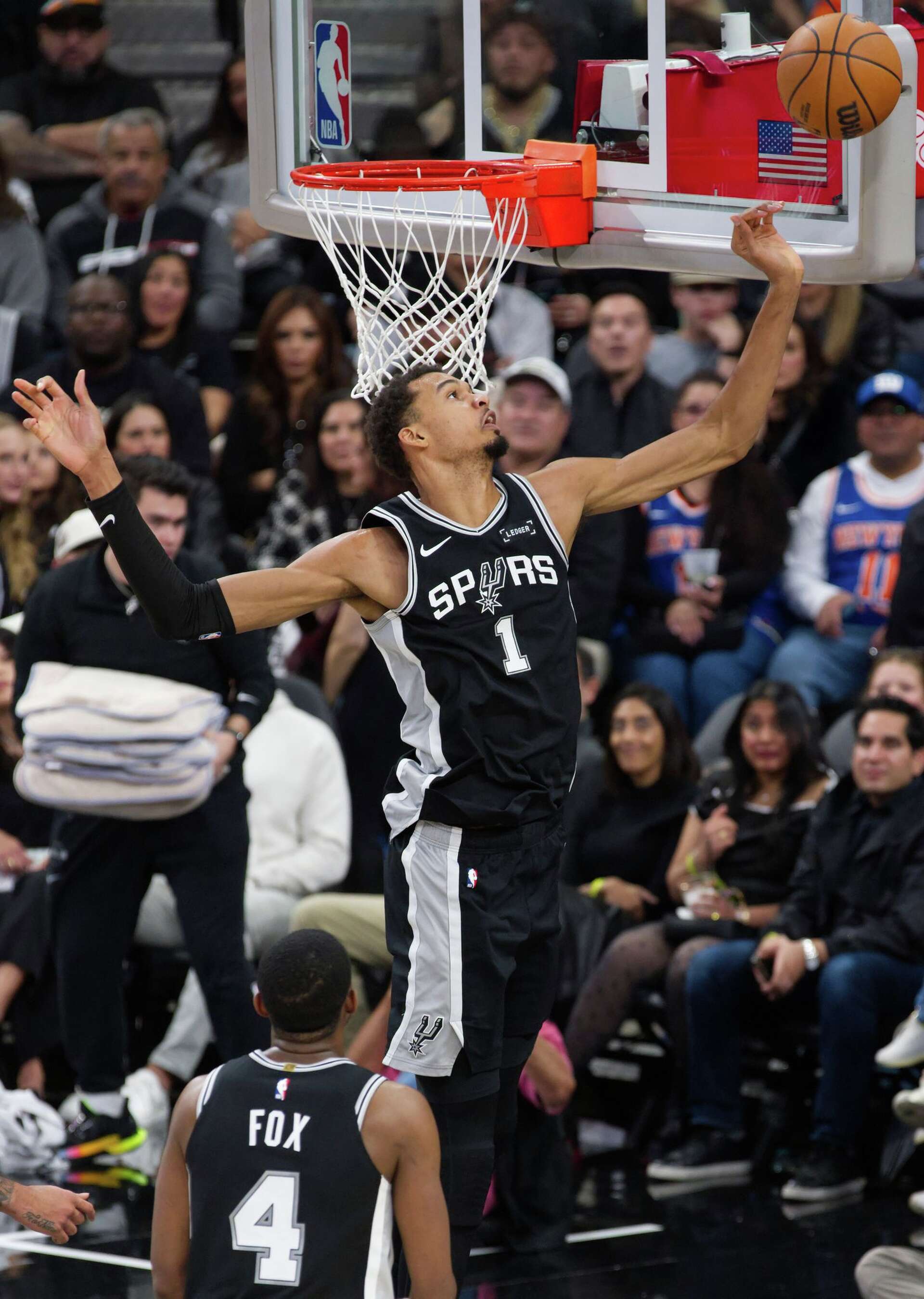 Wembanyama's MRI shows no ligament damage in hyperextended knee; All ...