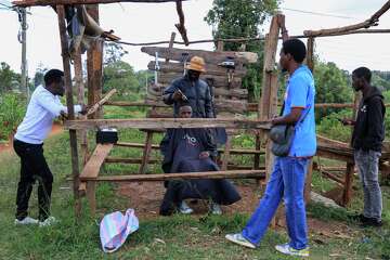 A Kenyan barber who wields a sharpened shovel thrives on Africa's ...