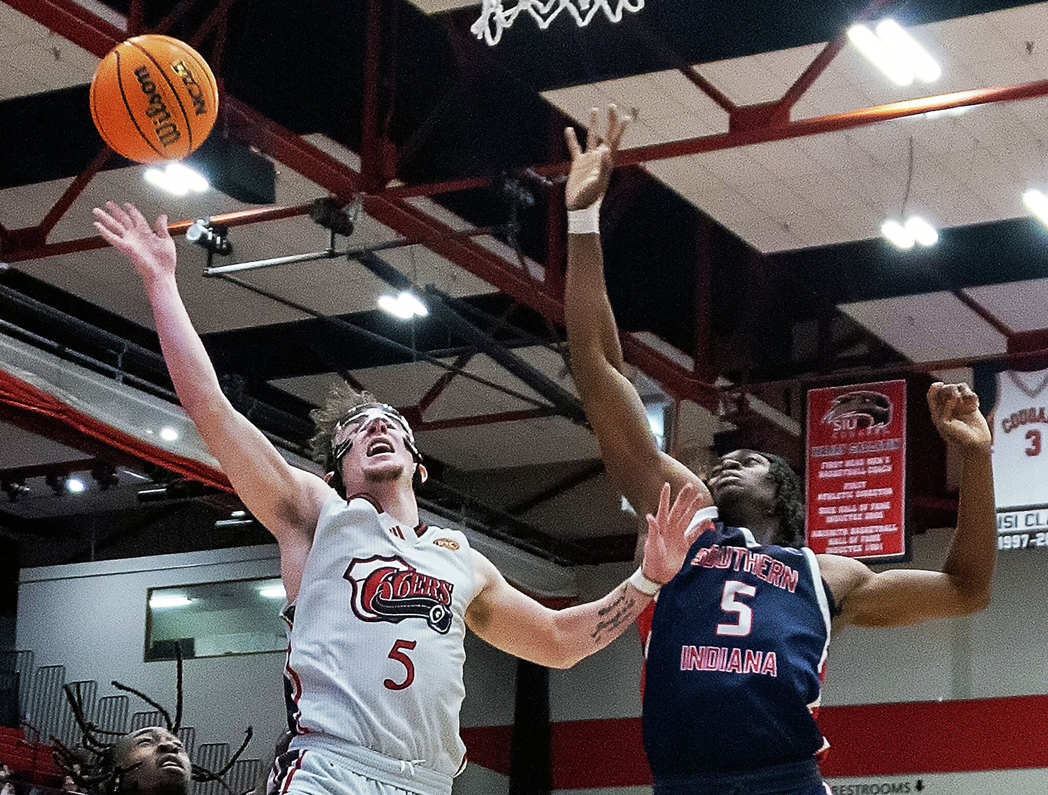 SIUE men never trail, edge Southern Indiana 59-55