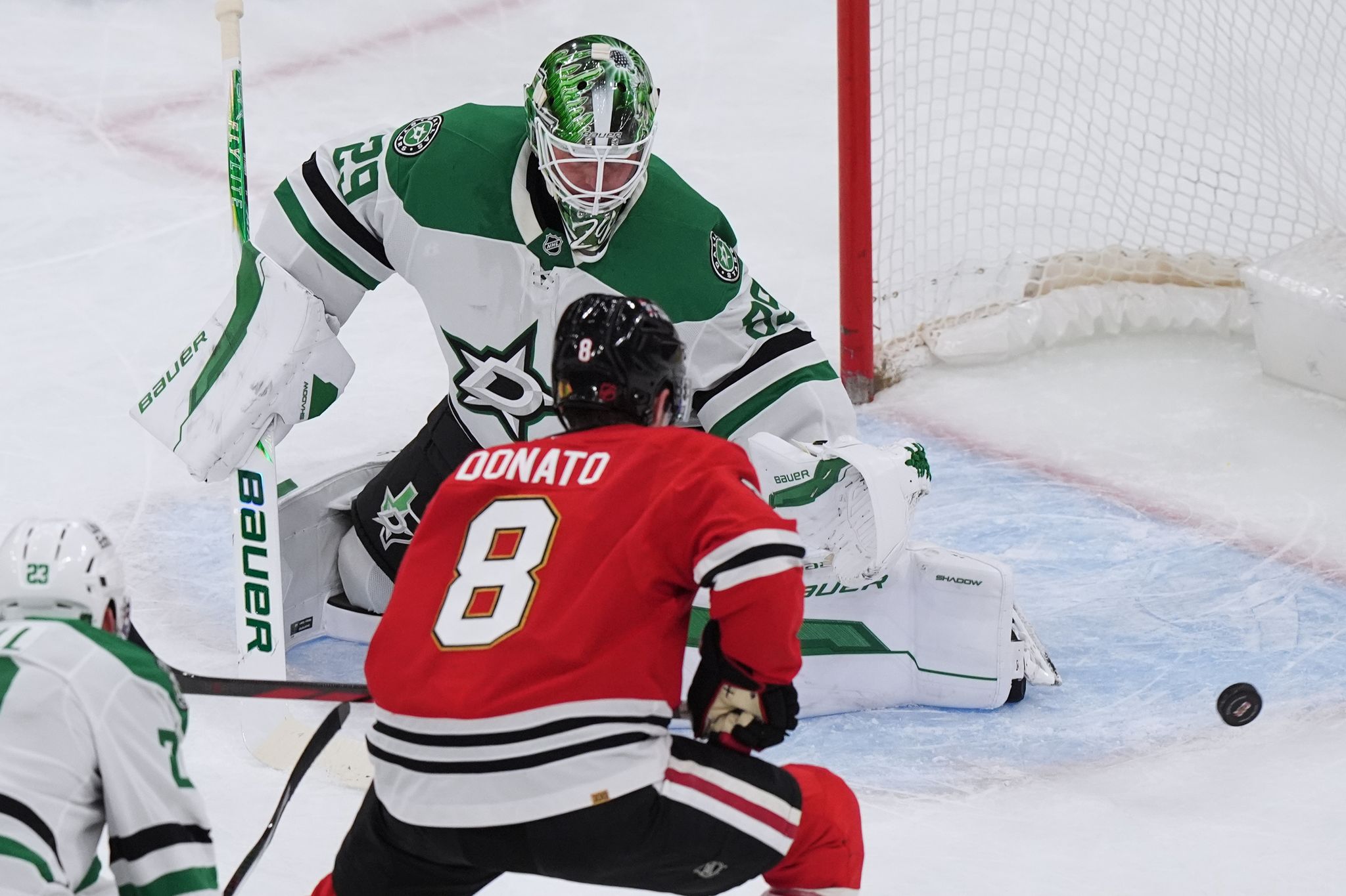 Mikheyev scores twice as the Blackhawks beat the slumping Stars 4-3