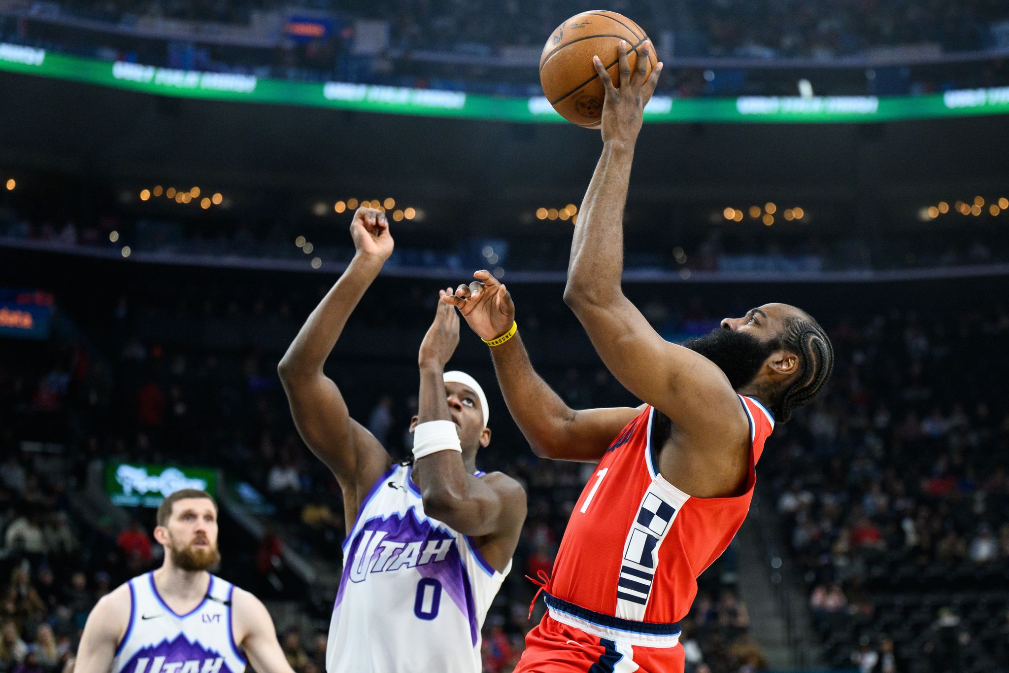 Kawhi Leonard's 45 points and bloodied nose lead Clippers to 6th ...