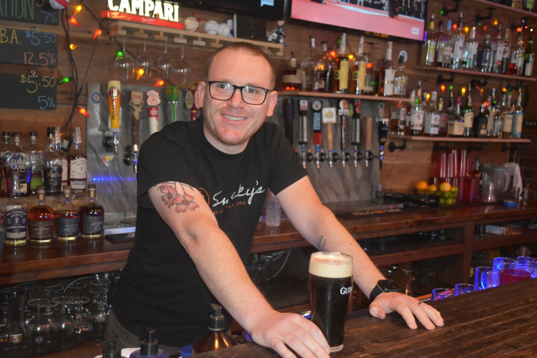 Sneaky’s adds kitchen, extends bar in Edwardsville remodel