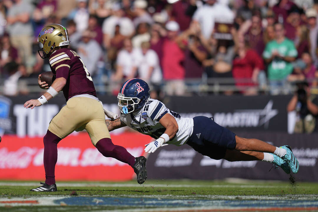 Daveon Hook placed on stretcher, carted off in Texas State vs Rice