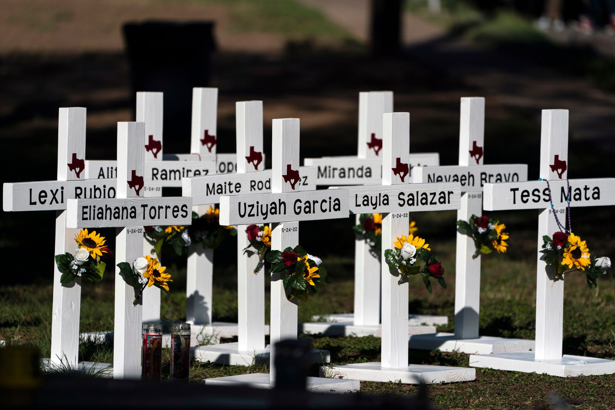 What to know about the Uvalde school shooting's first trial over police ...