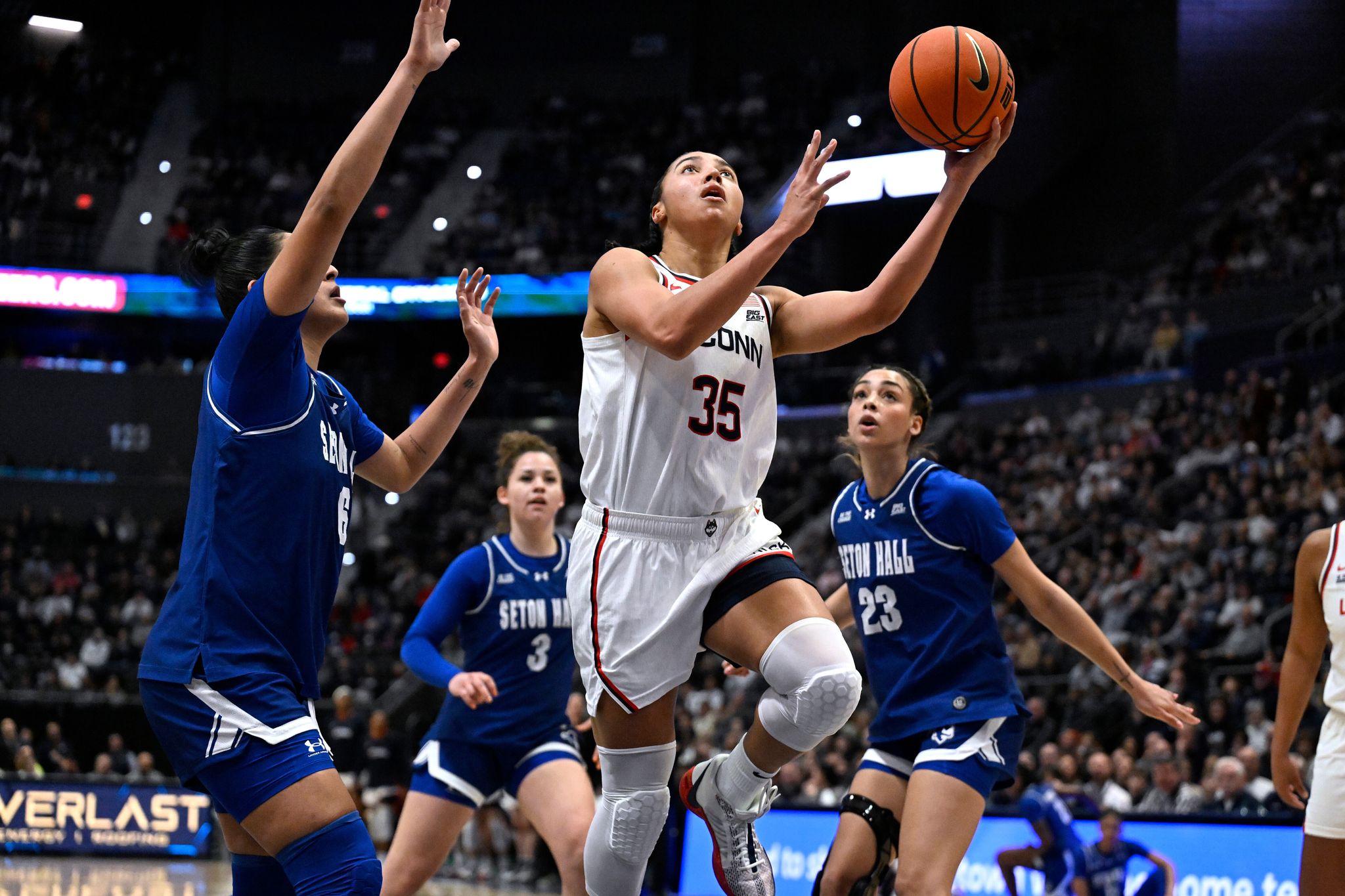 Sarah Strong, Azzi Fudd lead No. 1 UConn to 31st win in a row with 84 ...