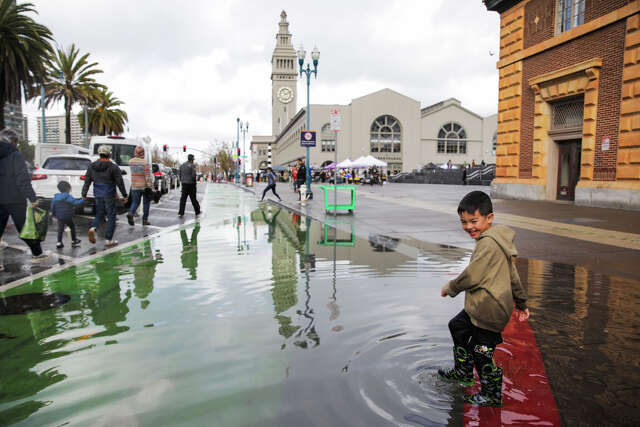 Bay Area flooding closes roads, strands motorists