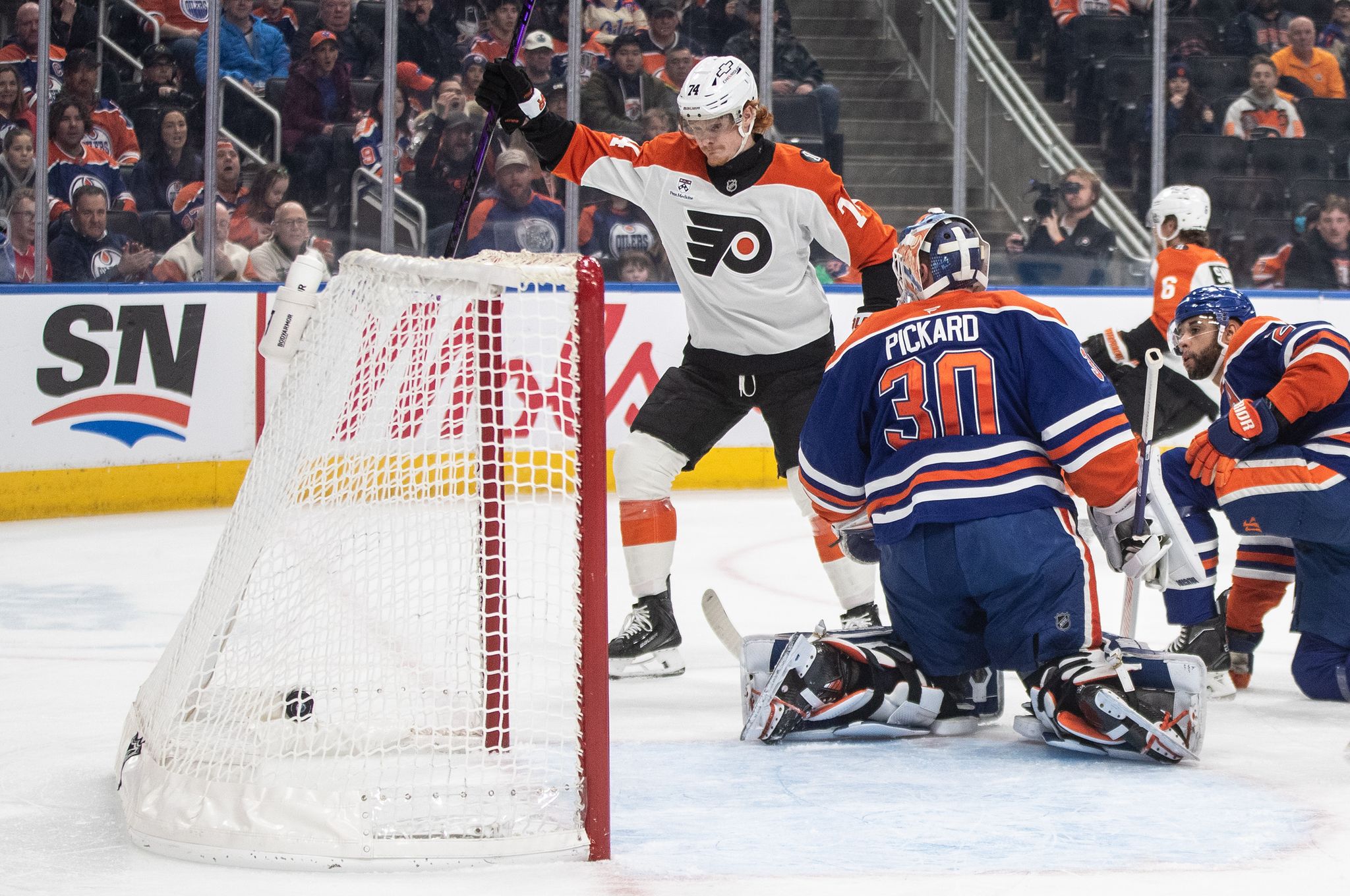 Tippett and Seeler help Flyers beat Oilers 5-2 for 4th win in 6 games