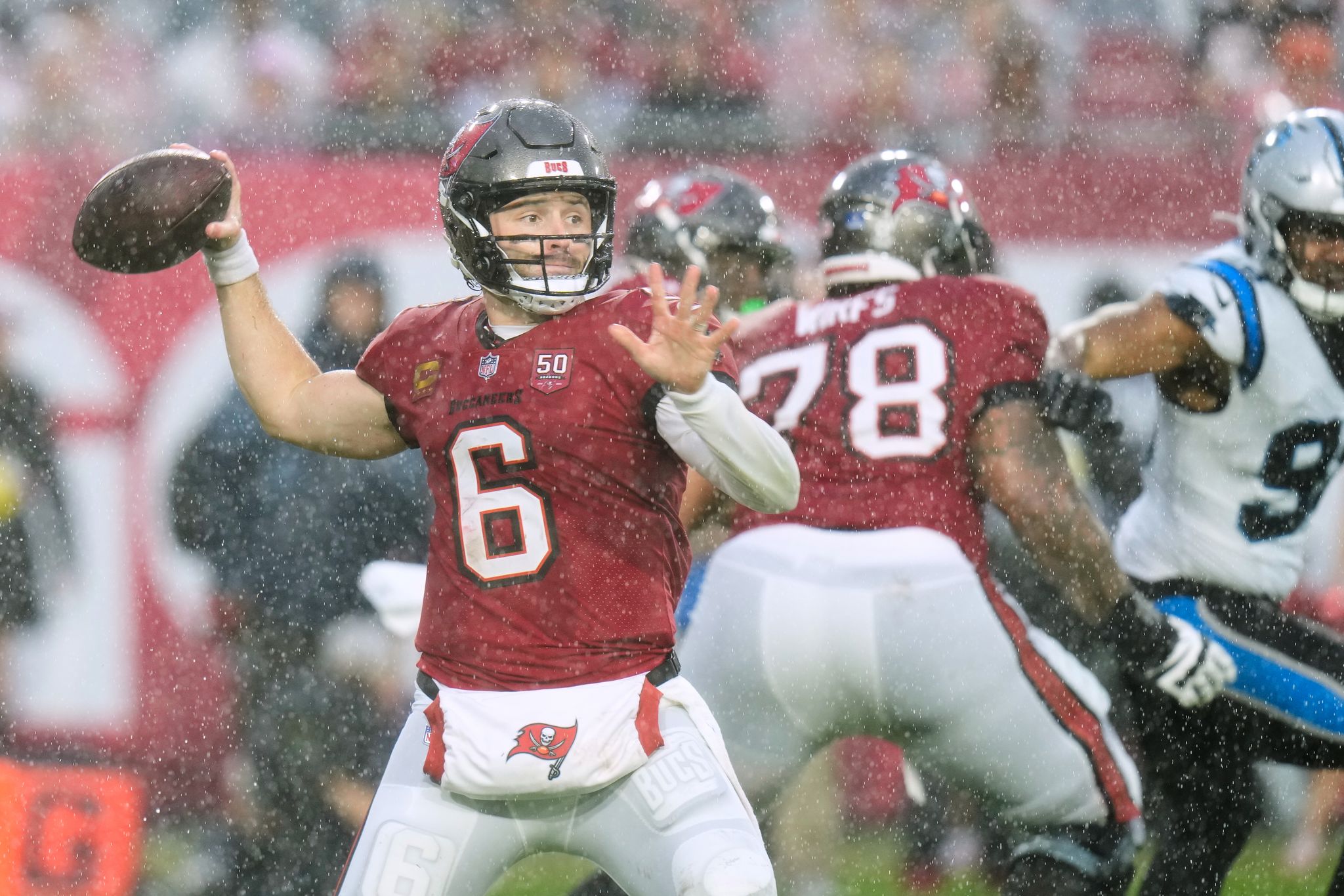 Baker Mayfield y Buccaneers vencen 16-7 a Panthers y siguen en la lucha ...