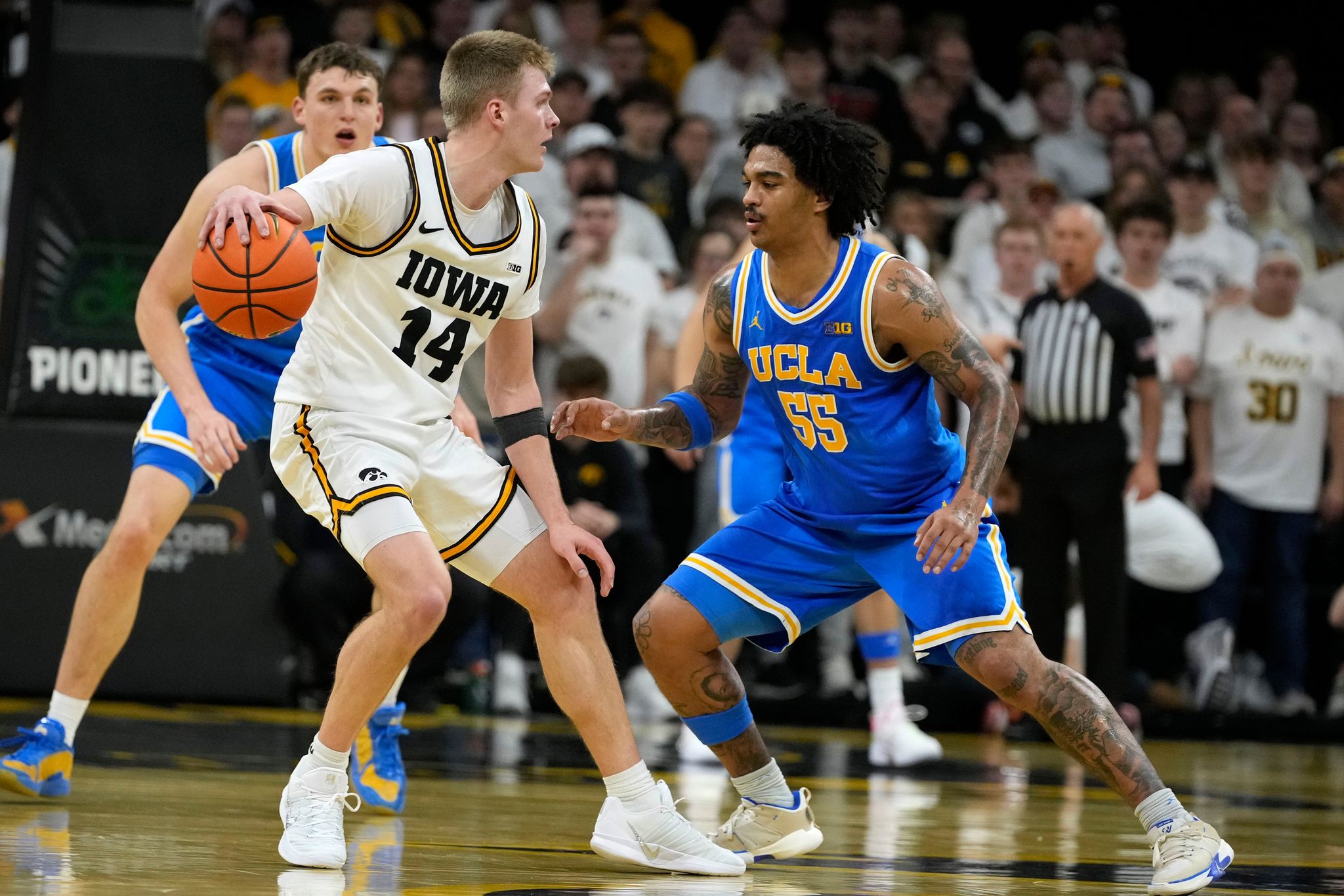 Stirtz scores 27 points, No. 25 Iowa holds off a comeback try by UCLA ...