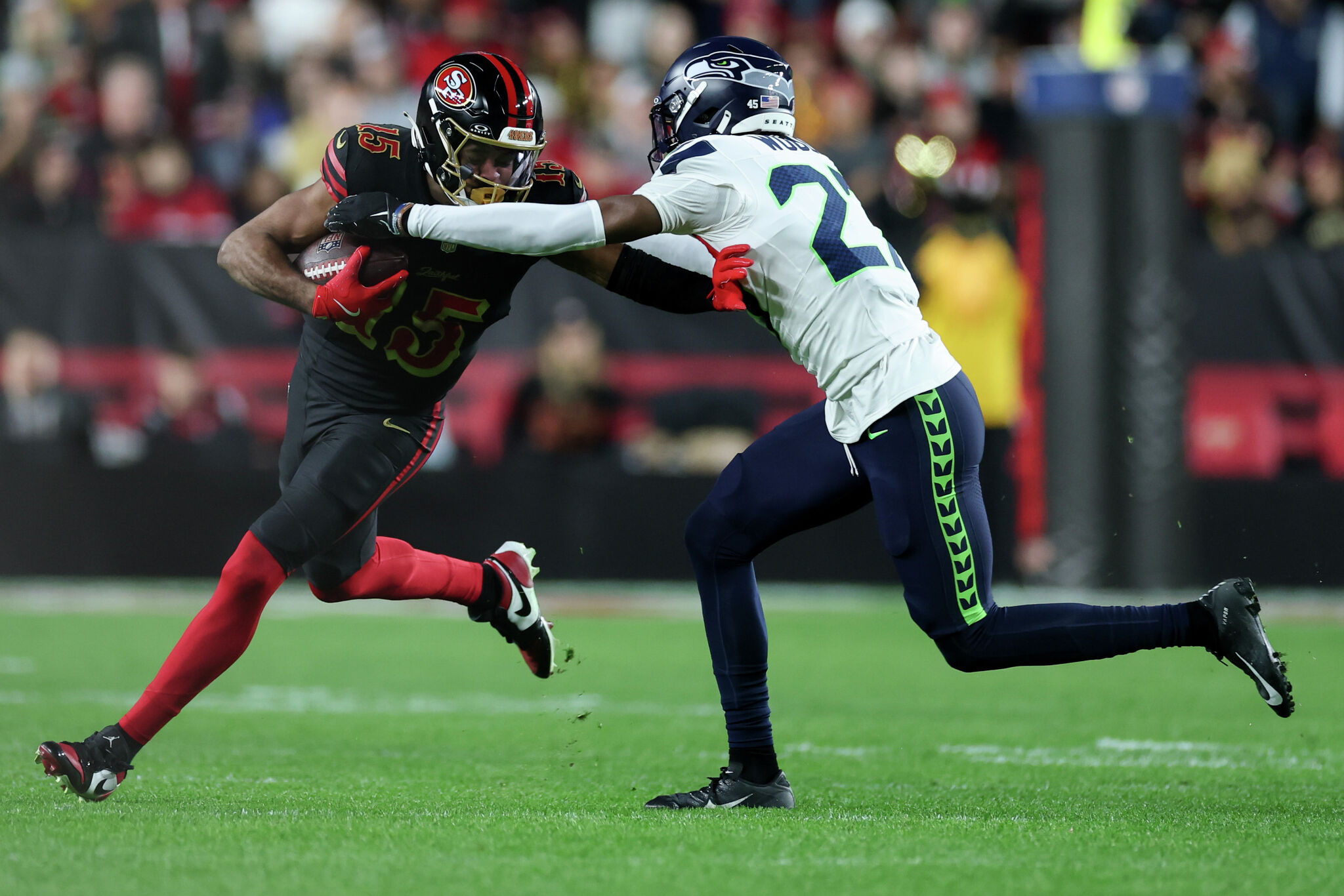 49ers receiver blocks Seahawks player into sideline, starts scrap