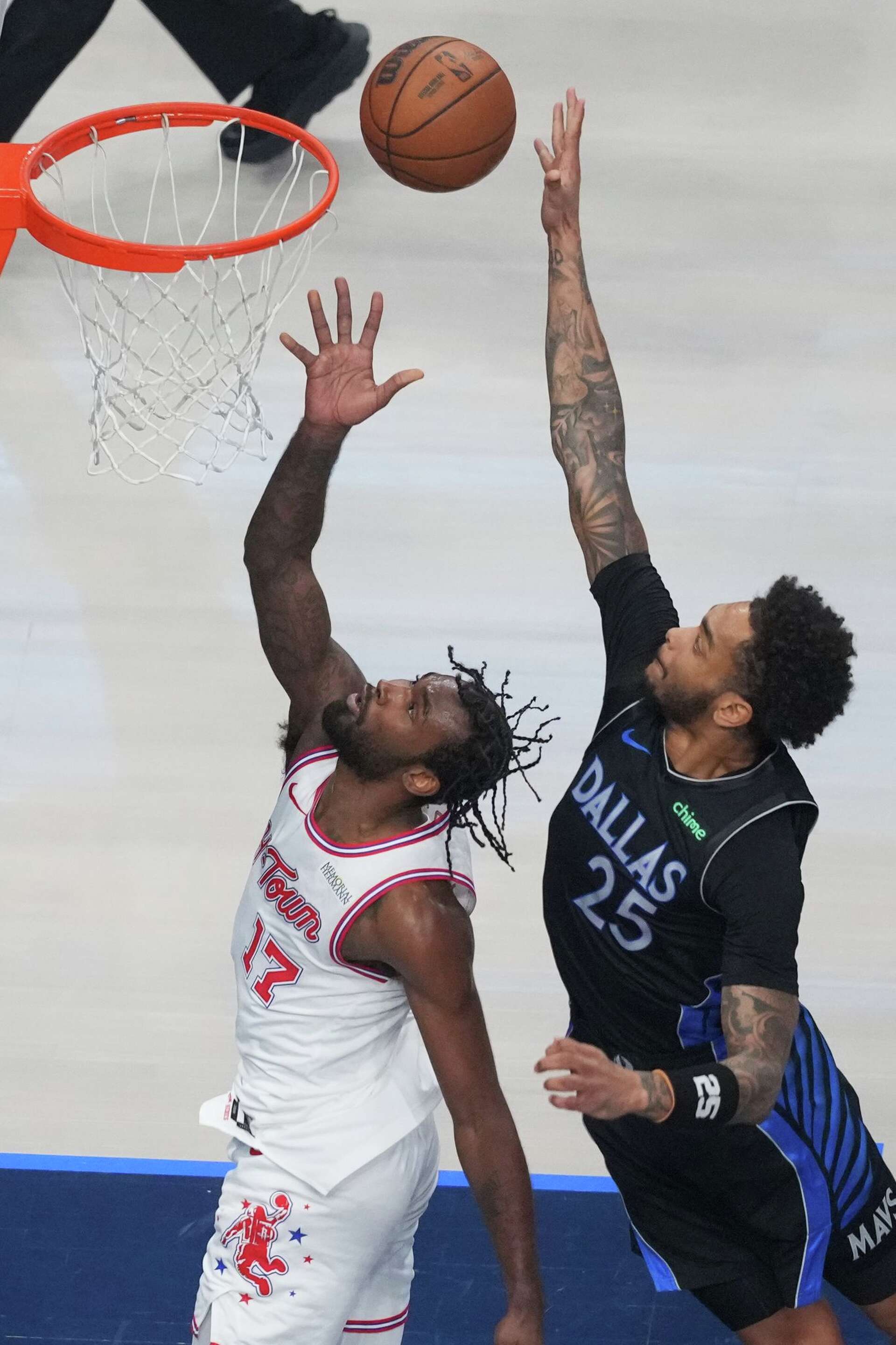 Davis' 26 points and Christie's 24 points lead Mavericks past Rockets ...
