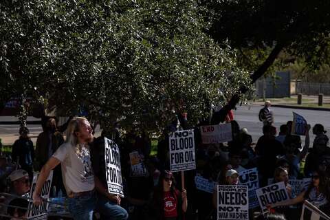 Austin protesters denounce U.S. strike, Maduro capture