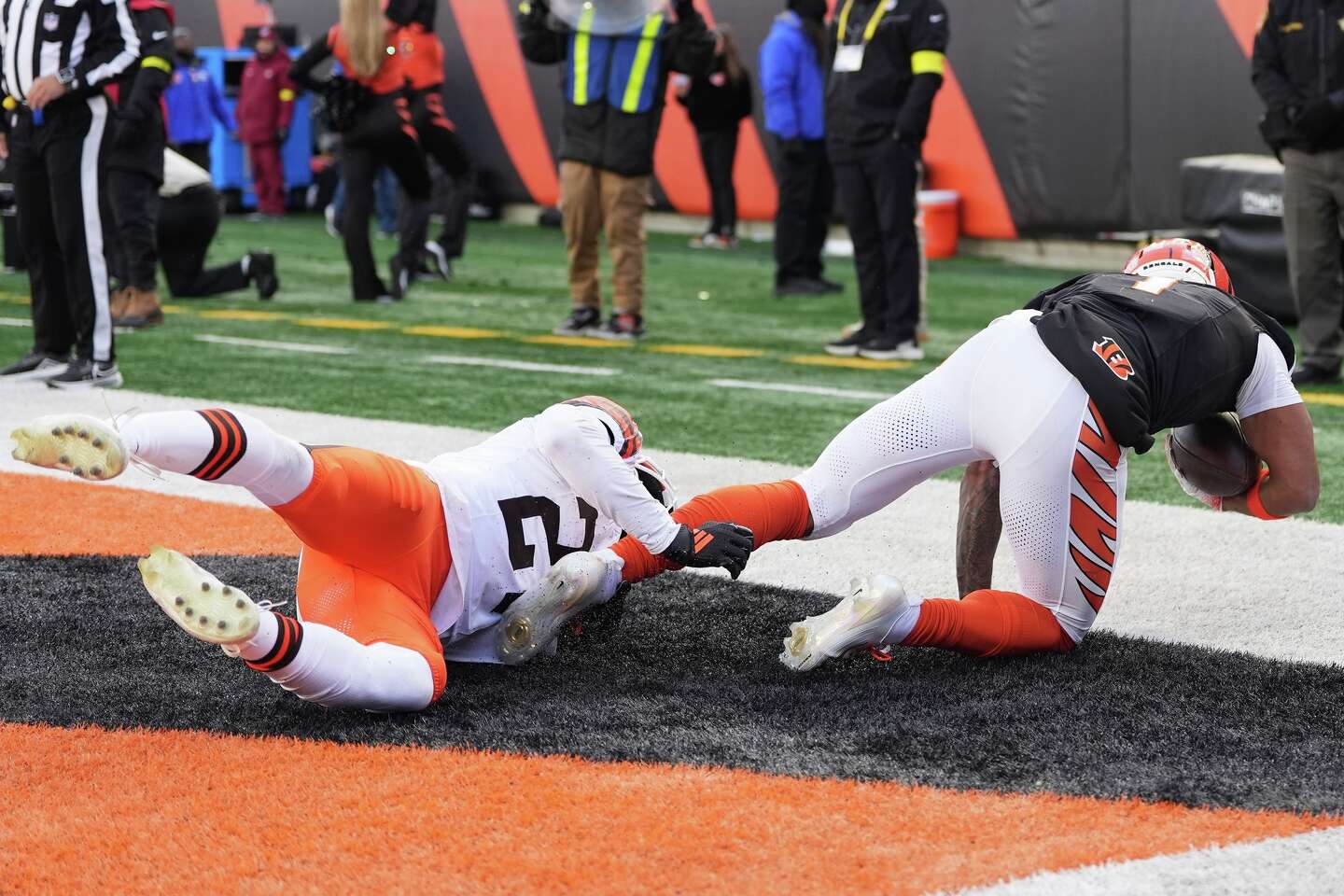 Garrett sets sacks record and Szmyt's field goal on last play gives ...