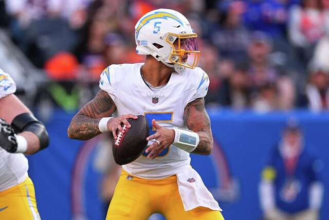 Broncos secure AFC's top playoff seed with 19-3 win over Chargers