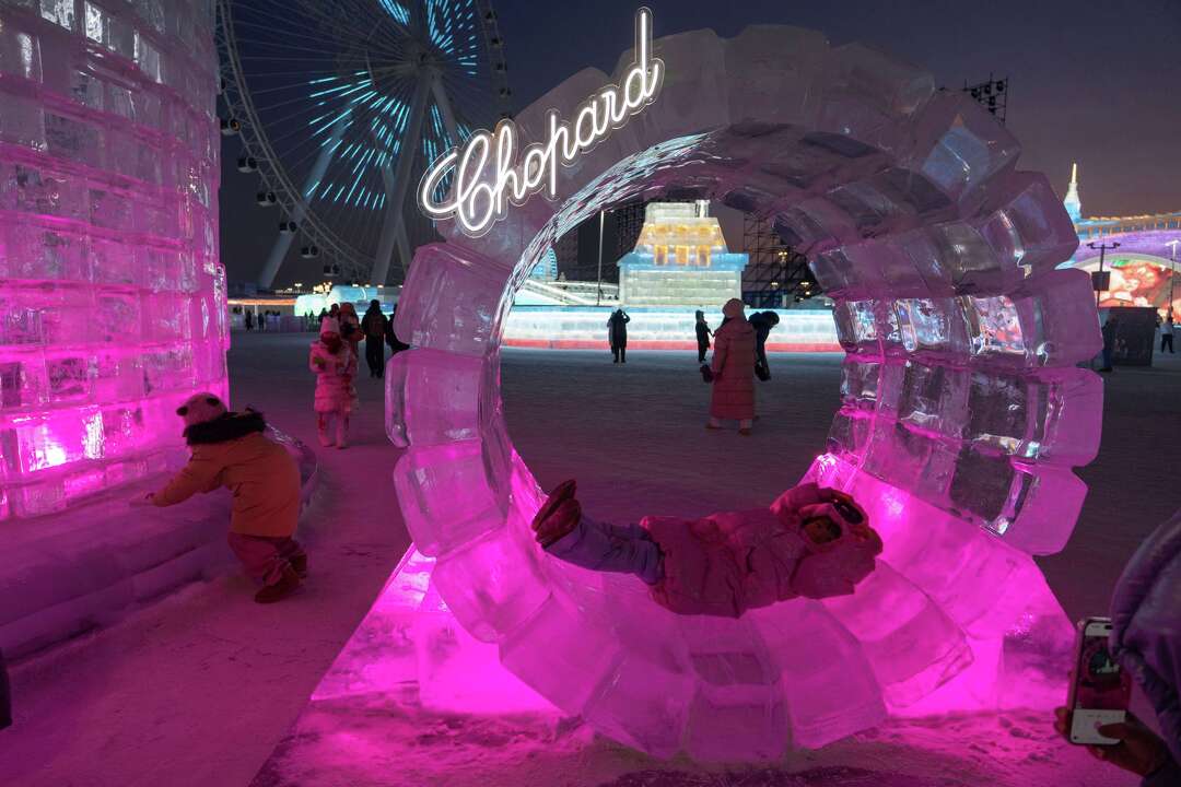 Harbin ice festival draws sculptors and spectators to northern China ...