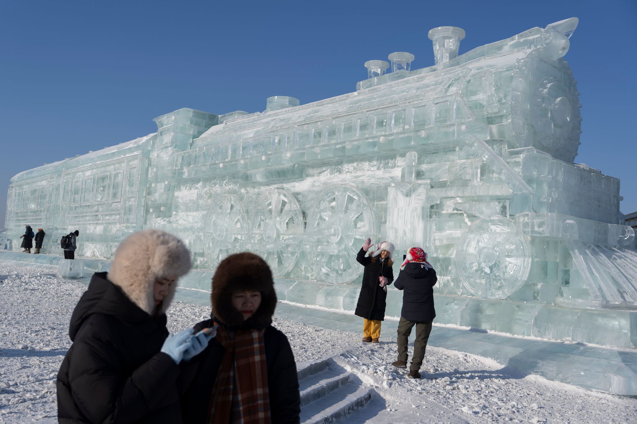 Harbin ice festival draws sculptors and spectators to northern China ...