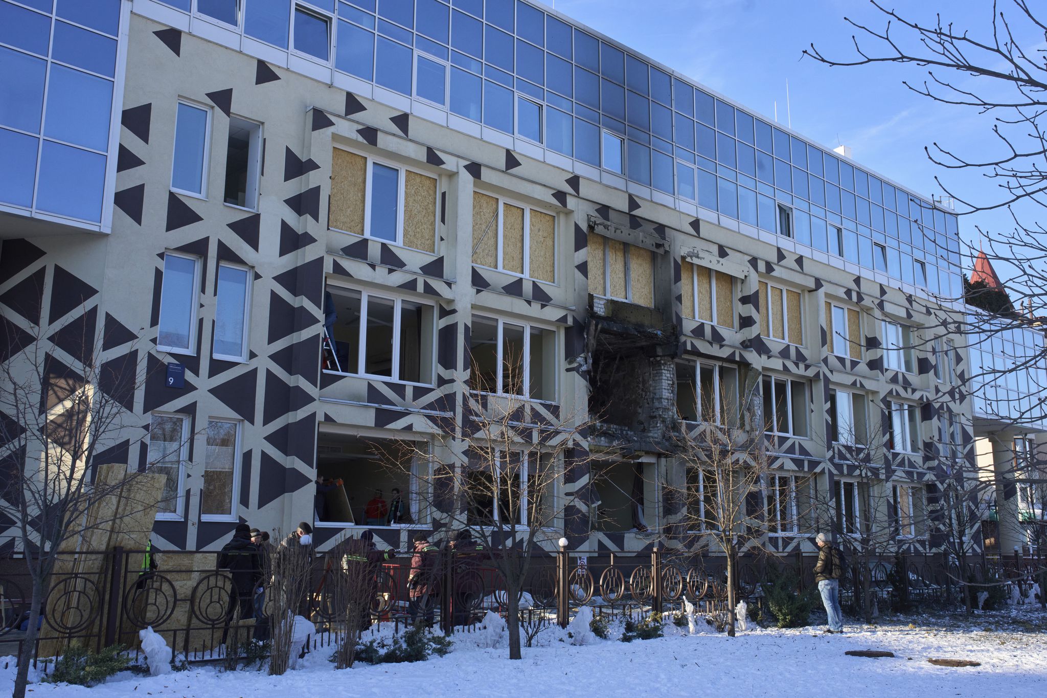 Zelenskyy replaces Ukraine's security chief ahead of Paris talks