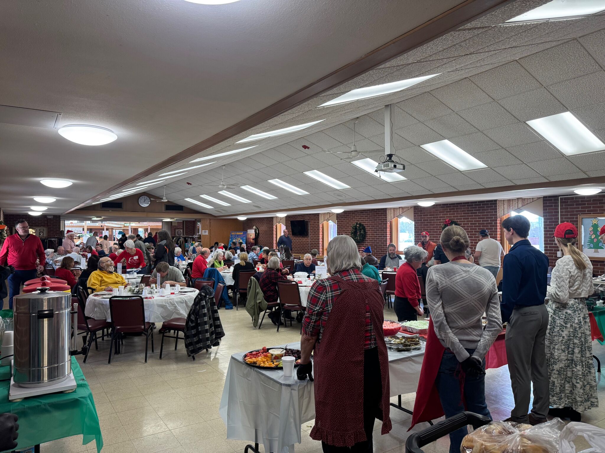 Justin Herbert and his broken hand lead Chargers into playoffs against ...