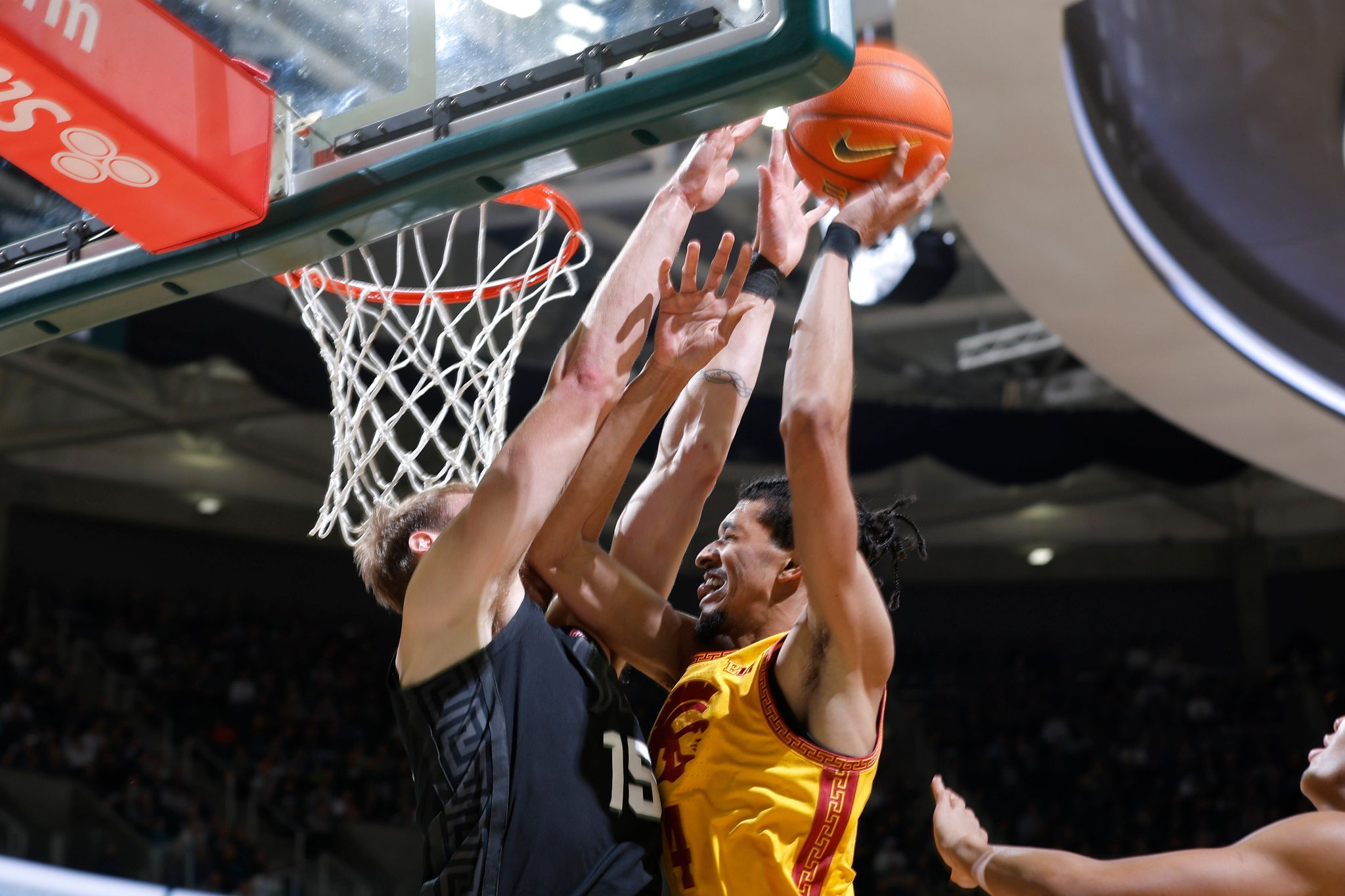 Carr and Kohler help No. 12 Michigan State rout USC, 80-51