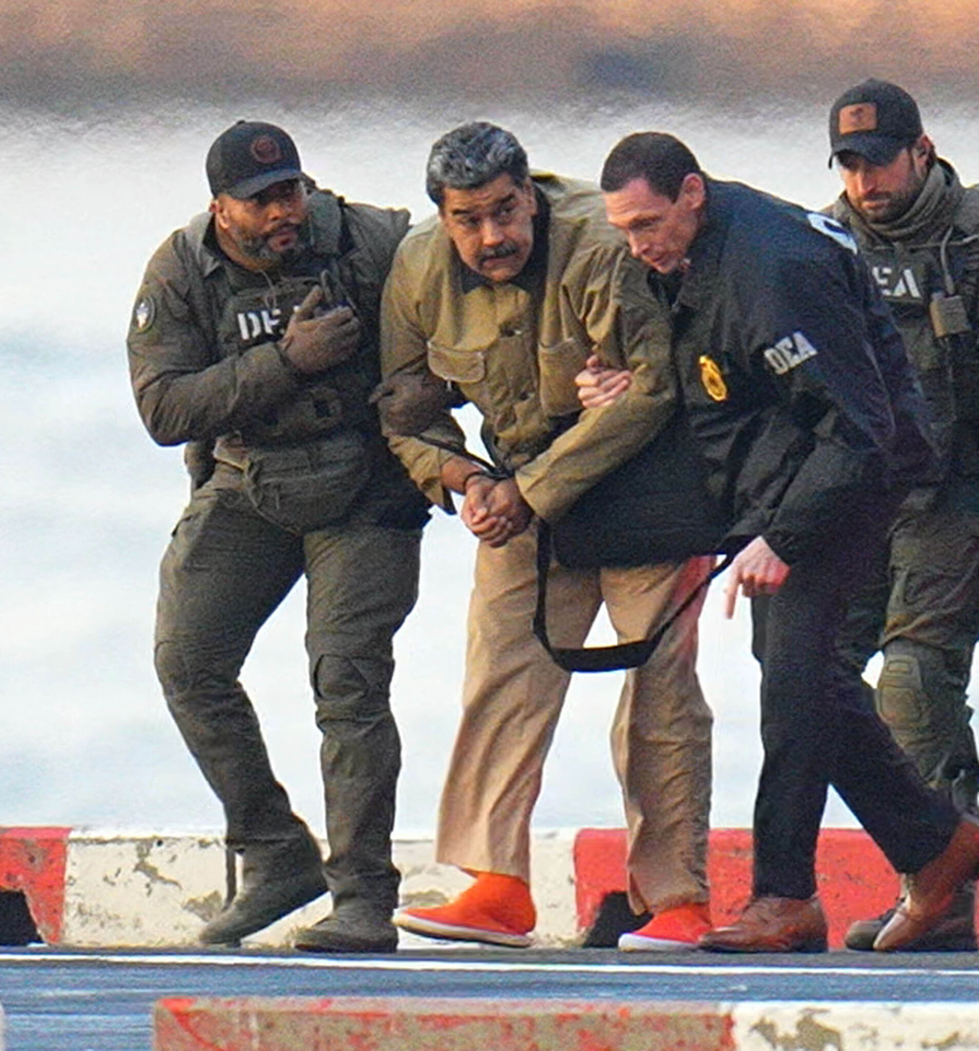 Clashes erupt in Aleppo after hundreds flee through corridors opened by ...