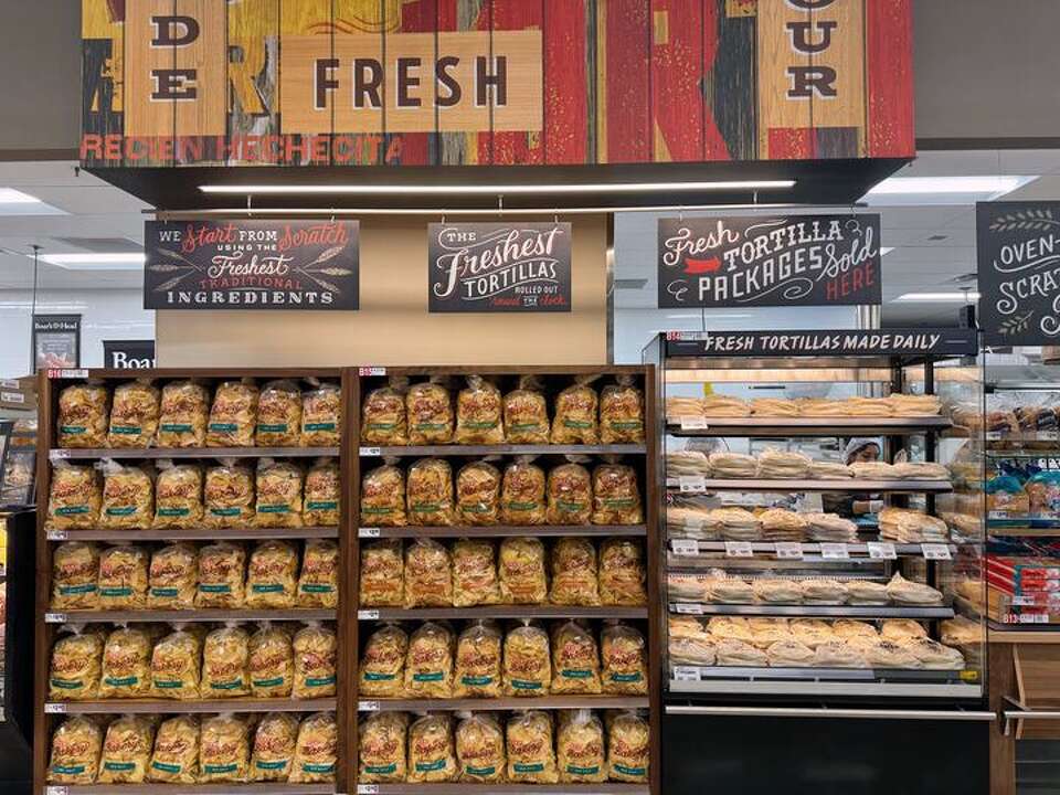 Texans line up overnight for San Antonio's new, massive $29M H-E-B