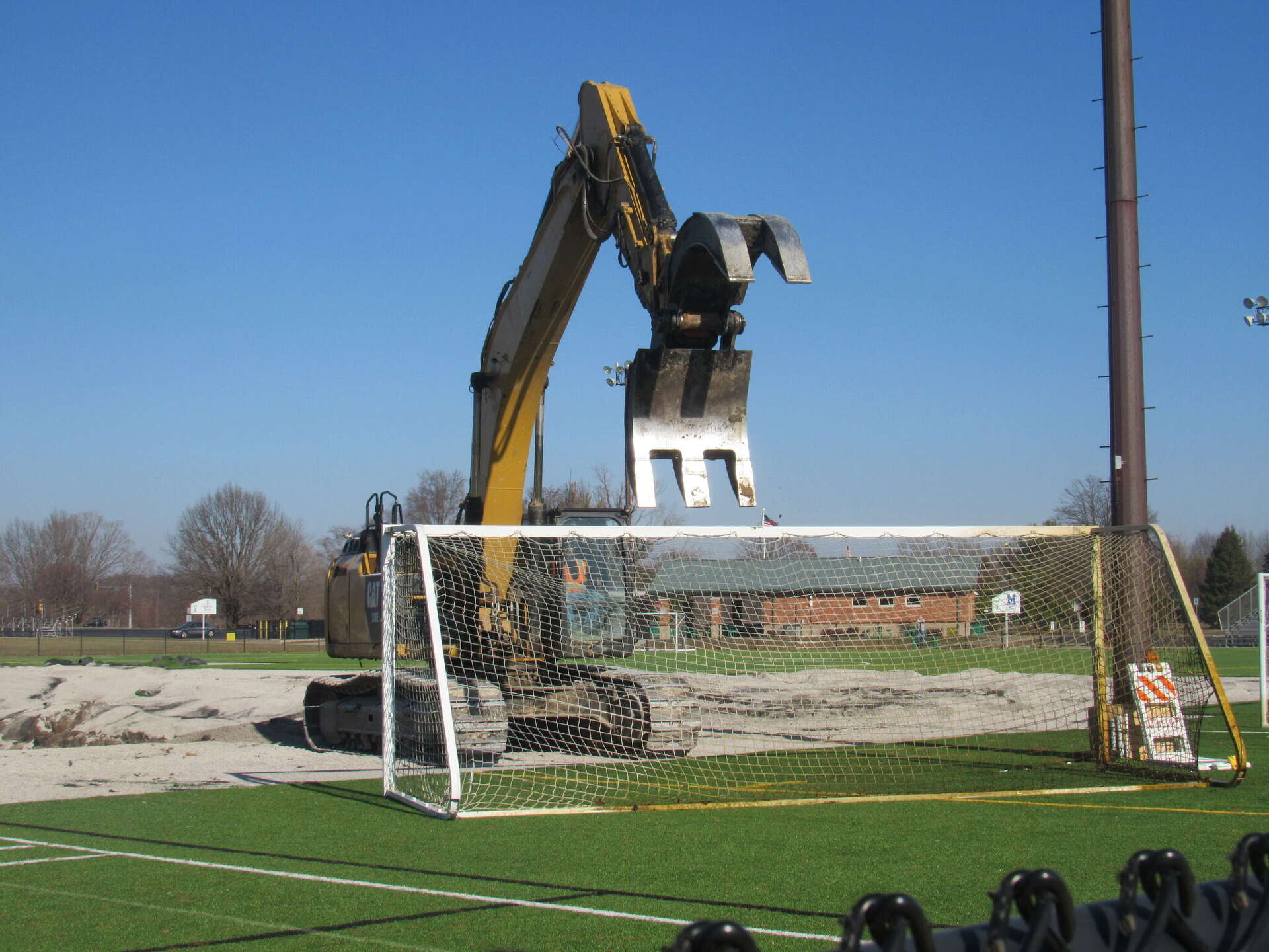 Gordon Moore Park sinkhole: Crews begin draining water