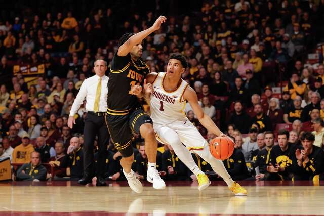Langston Reynolds scores 22 as Gophers hold off No. 19 Iowa 70-67