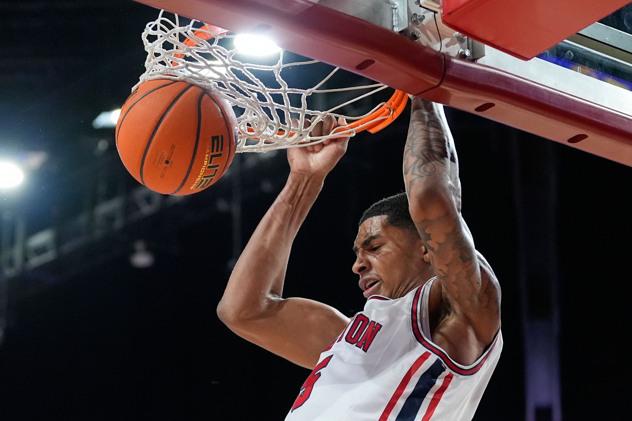 Kingston Flemings scores 23 points, leads No. 7 Houston to 69-65 win ...