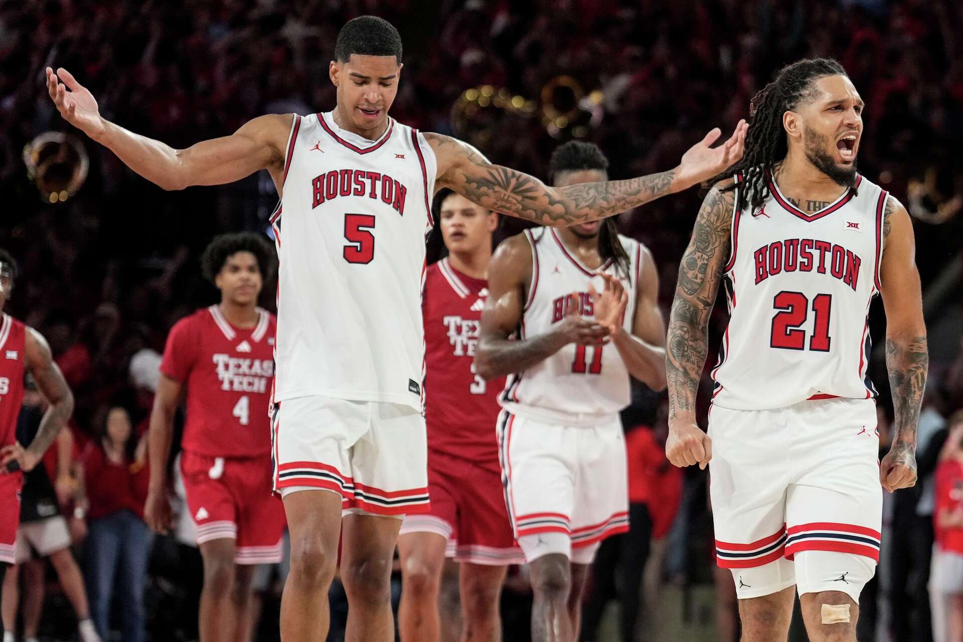 UH basketball surges to No. 3 ranking in AP poll