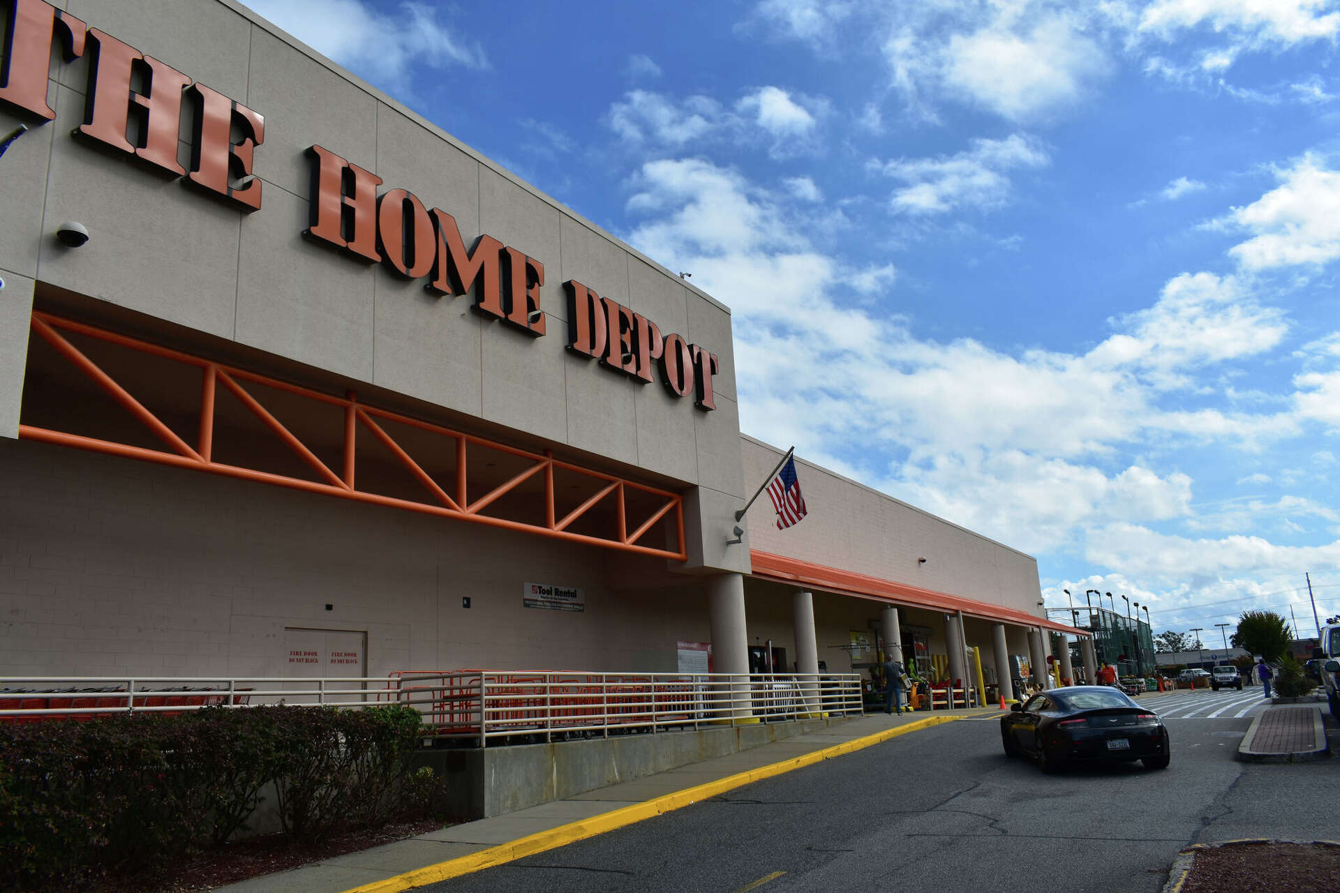 Fairfield cop assaulted by shoplifting suspect at Home Depot: Police