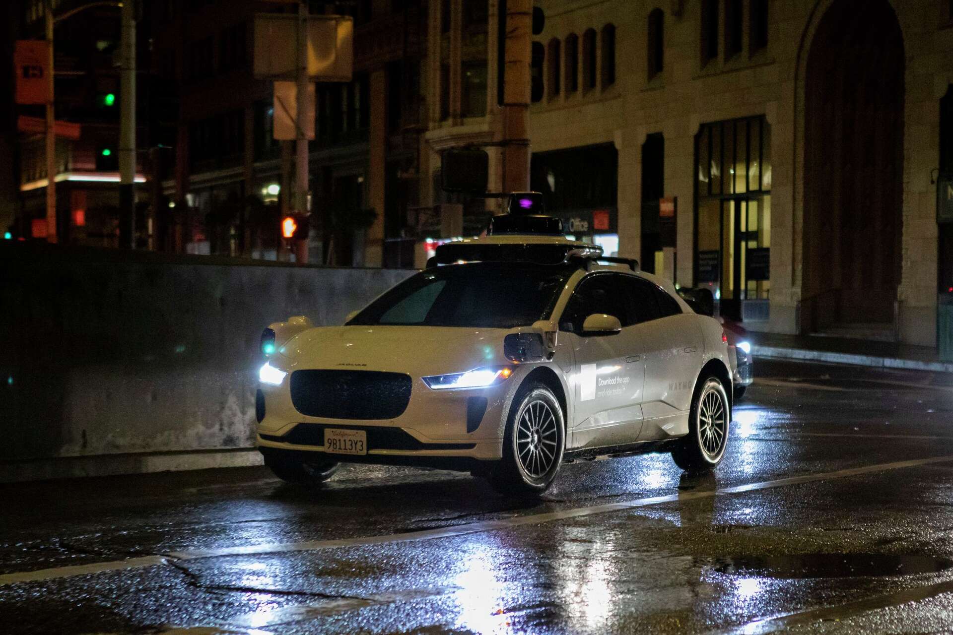 Inside Daniel Lurie's handling of Waymo crisis during S.F. blackouts