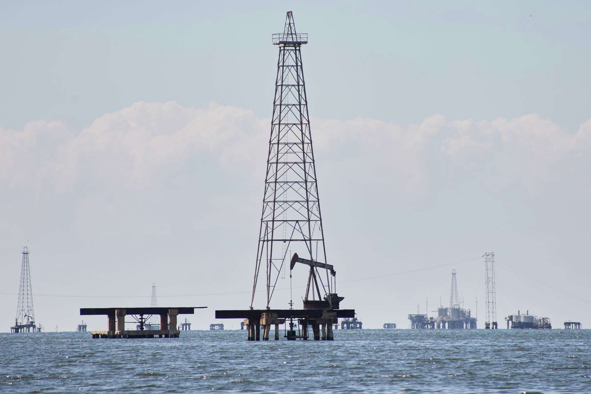 Chevron and Exxon split on Venezuela oil plans